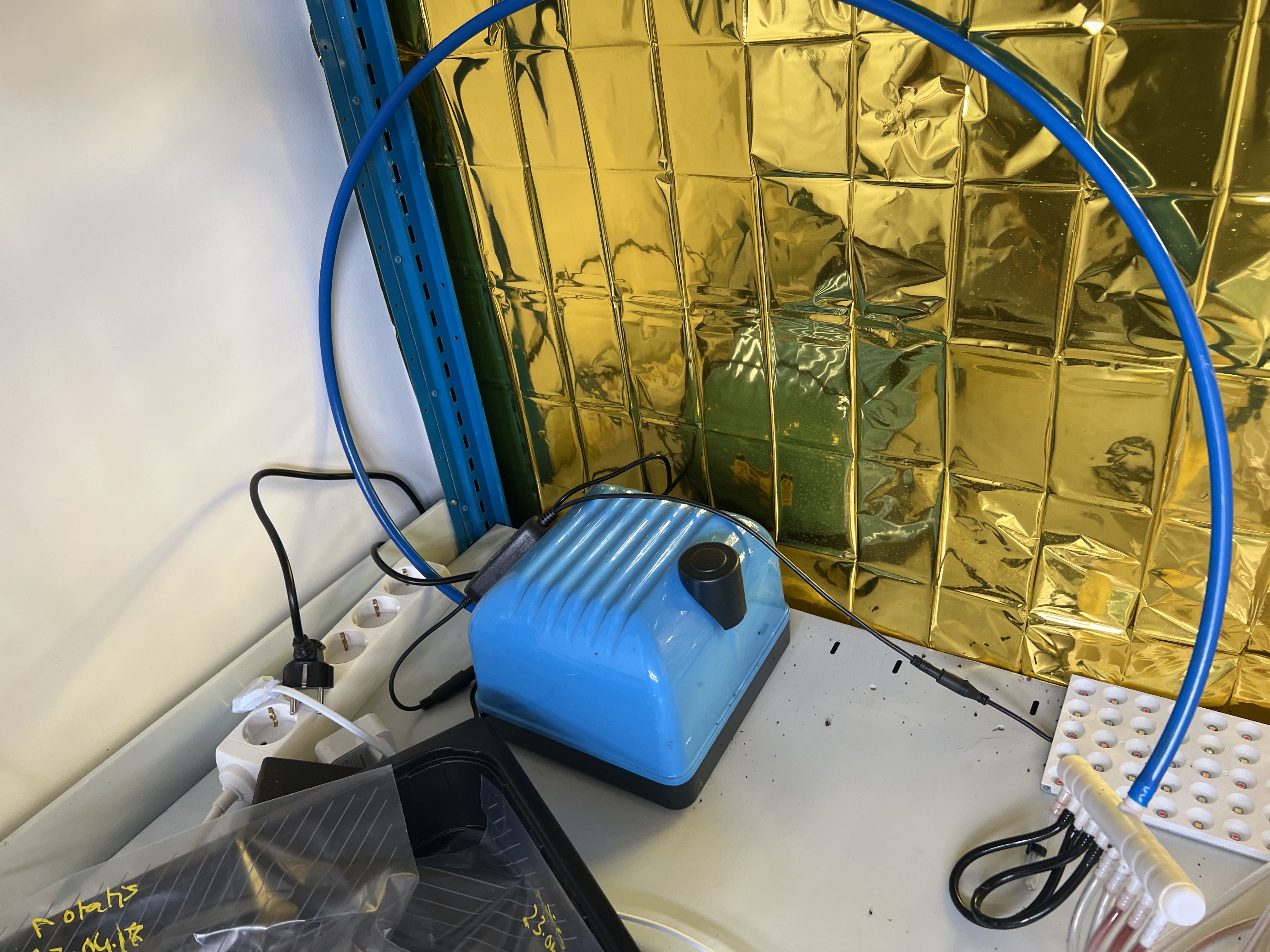 Desk, growing trough and accessories - PS Auction - We value the future ...