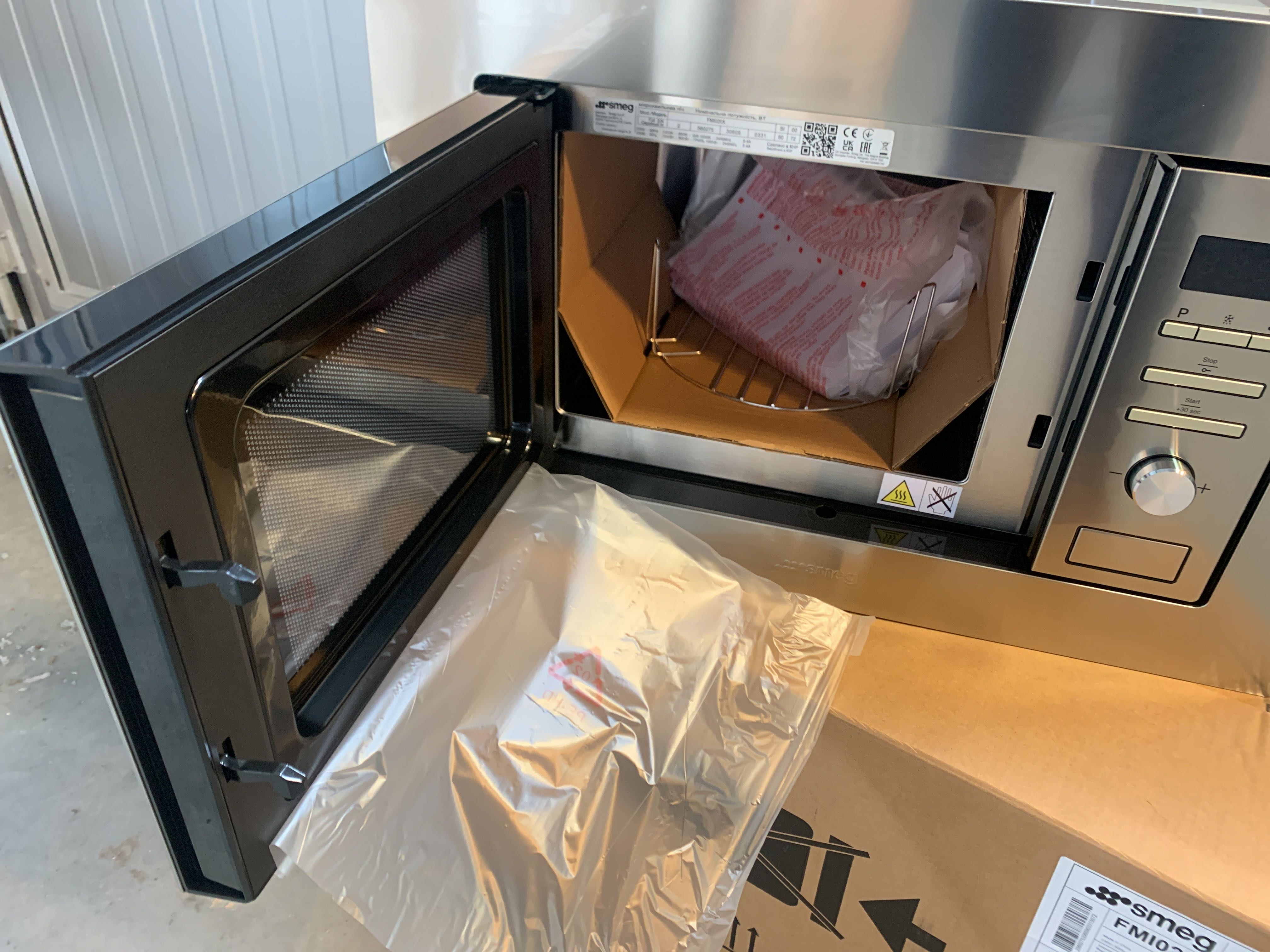 Smeg inbyggd mikrovågsugn FMI020X inbyggd - Auktioner online ...