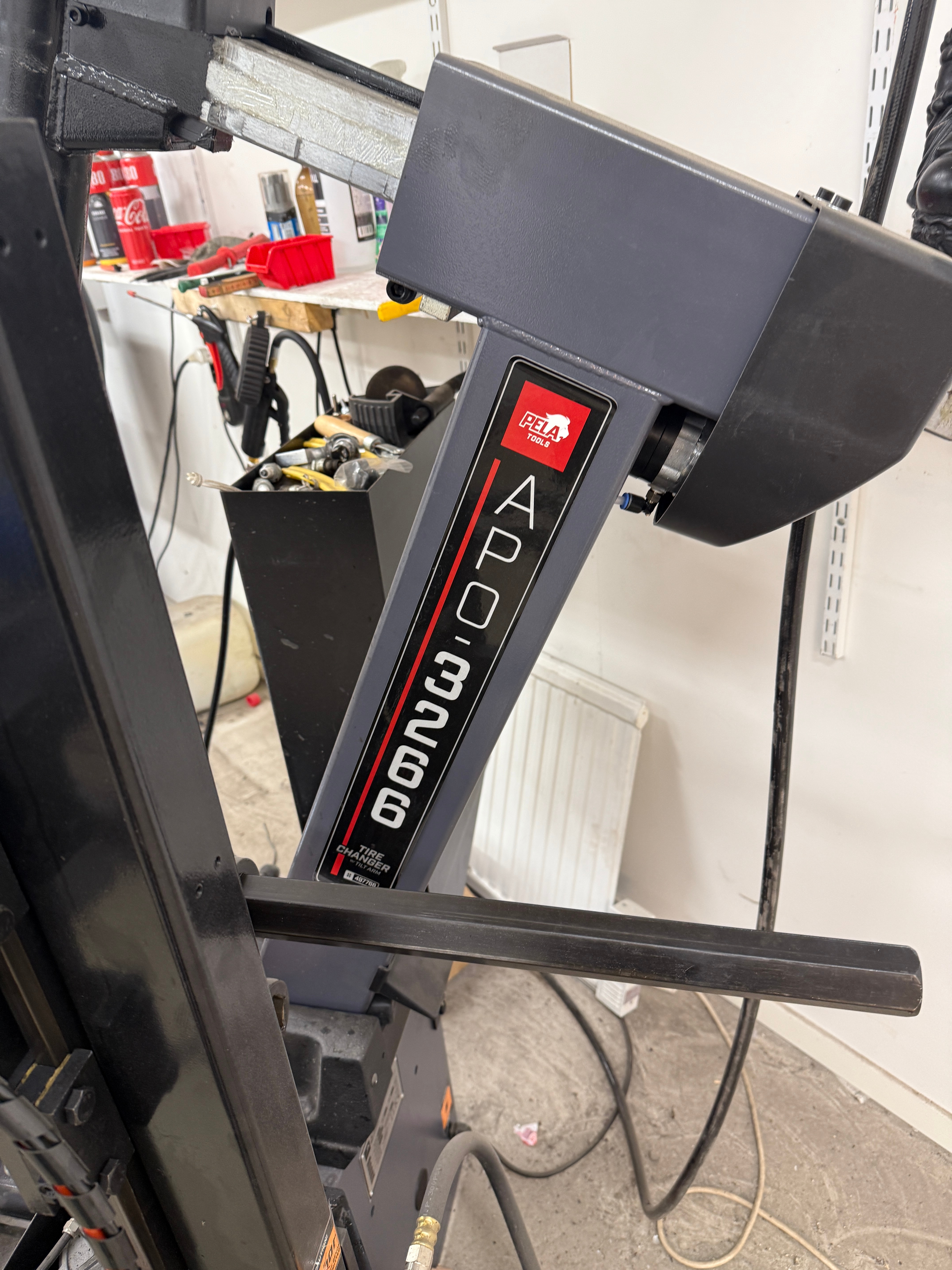 PELA Tire machine APO-3266 WT. Purchased in 2025, new condition - PS ...