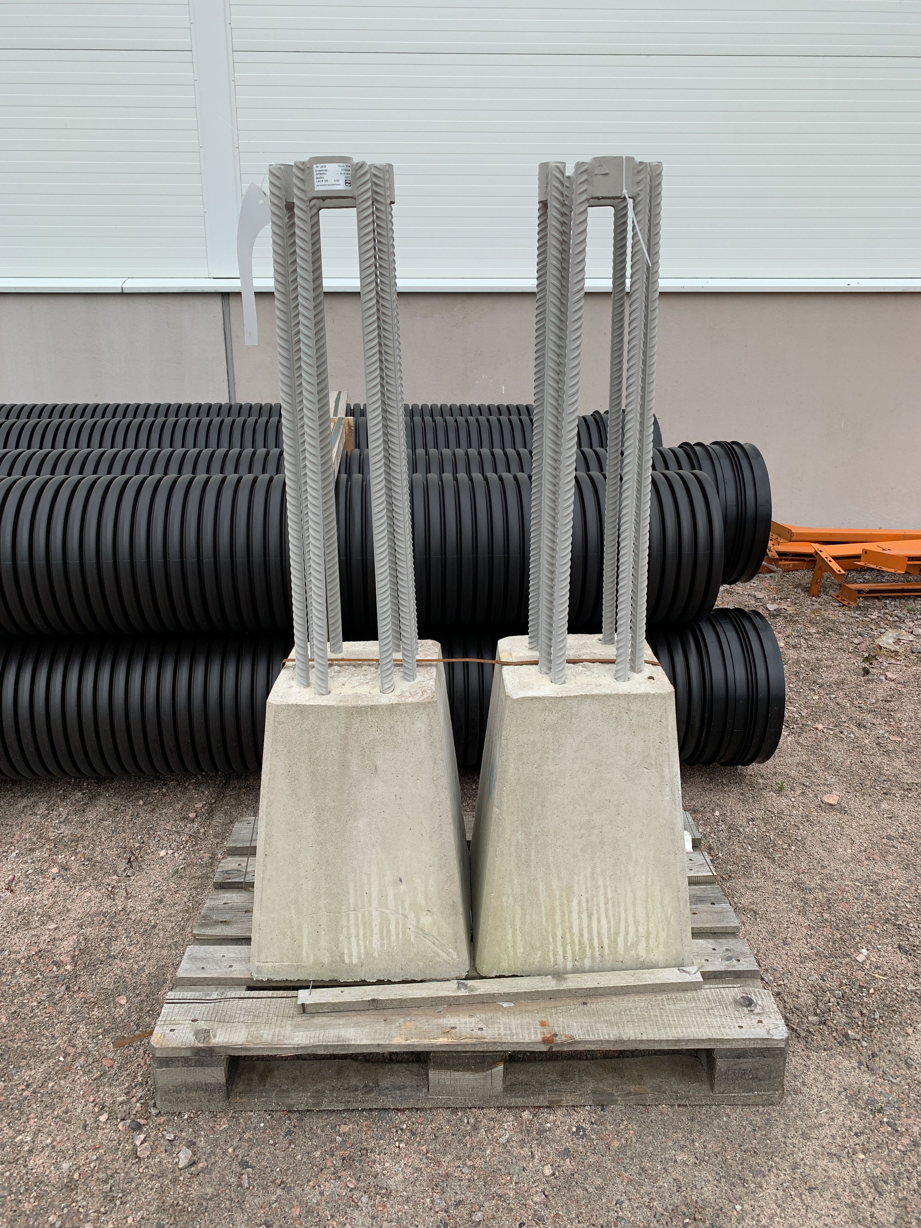 8 road pipes 458/400mm L=6m & 6 foundations M10 ESV - PS Auction - We ...