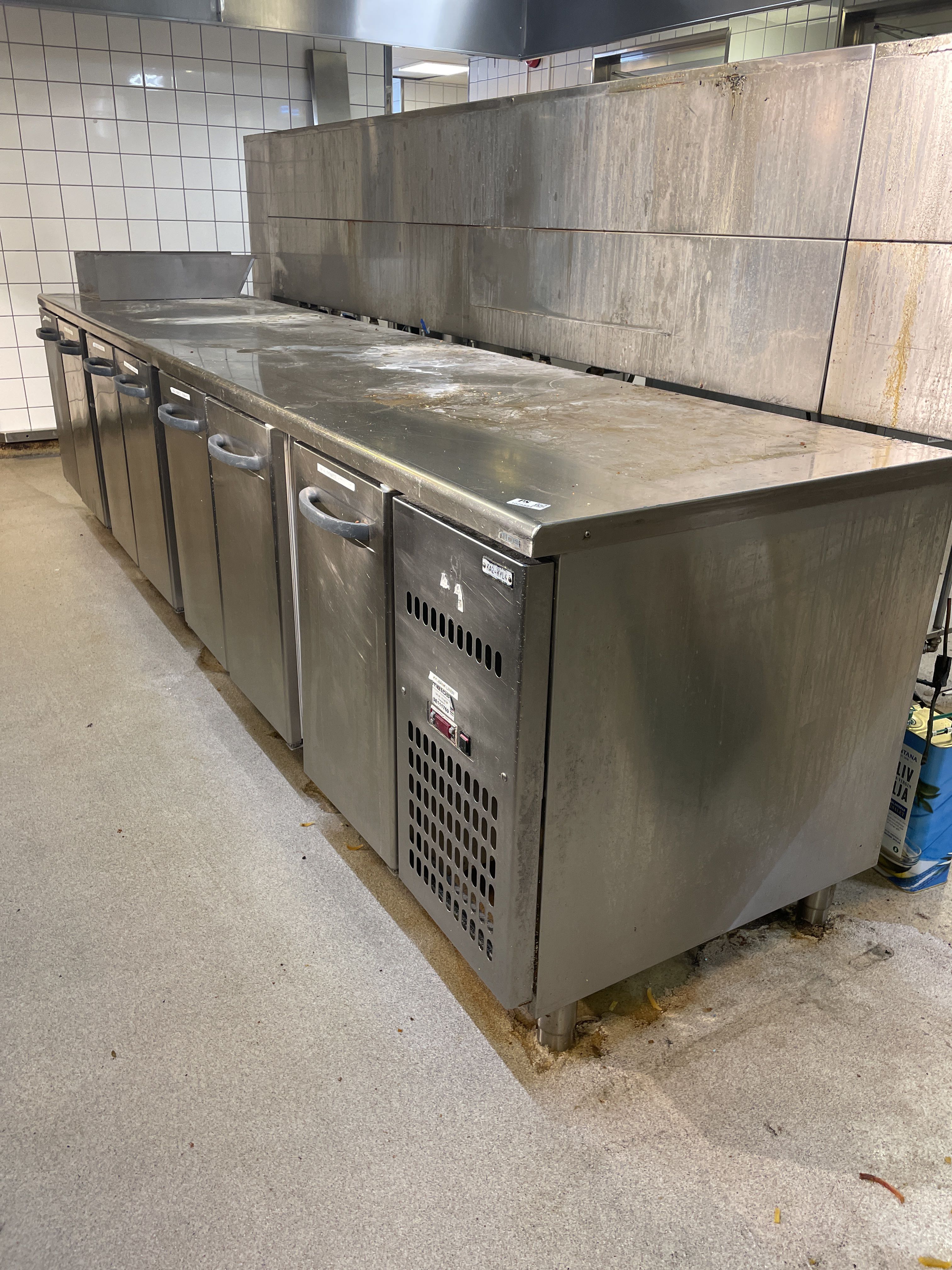 Cooling bench 7 refrigerators - PS Auction - We value the future ...
