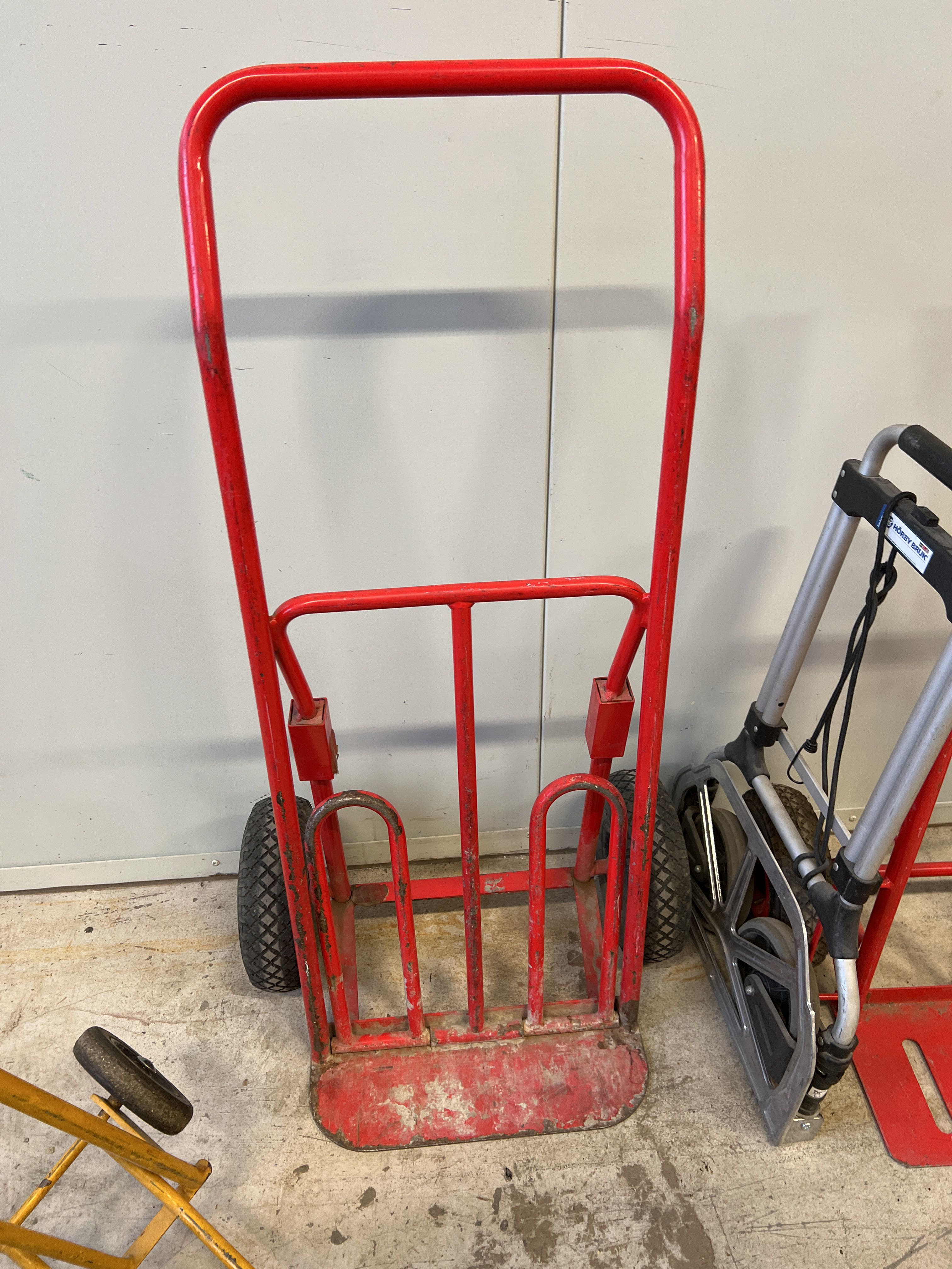 Collection of wheelbarrows/magazine carts - PS Auction - We value the ...