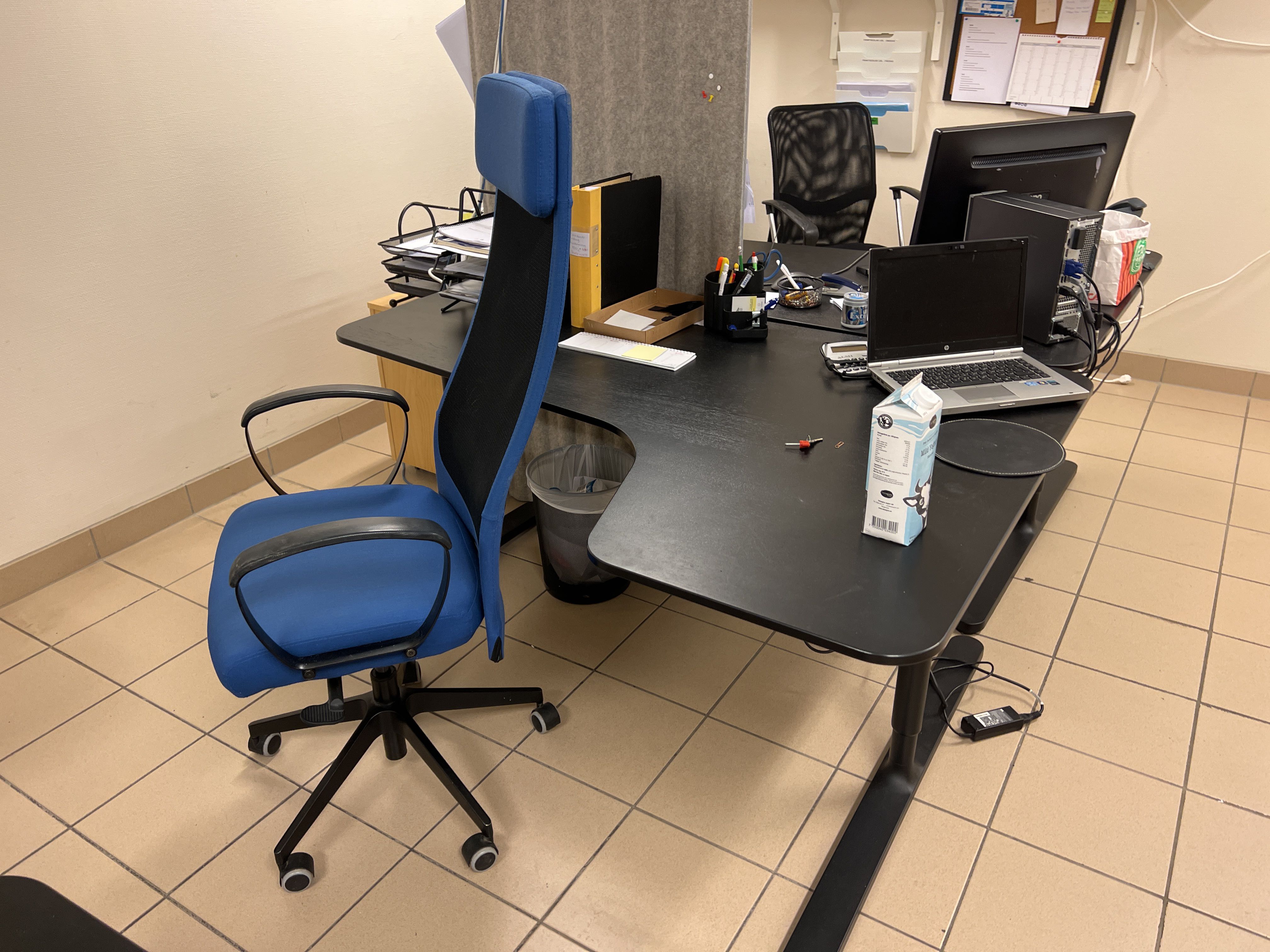 Office furniture 4 desks etc - PS Auction - We value the future ...
