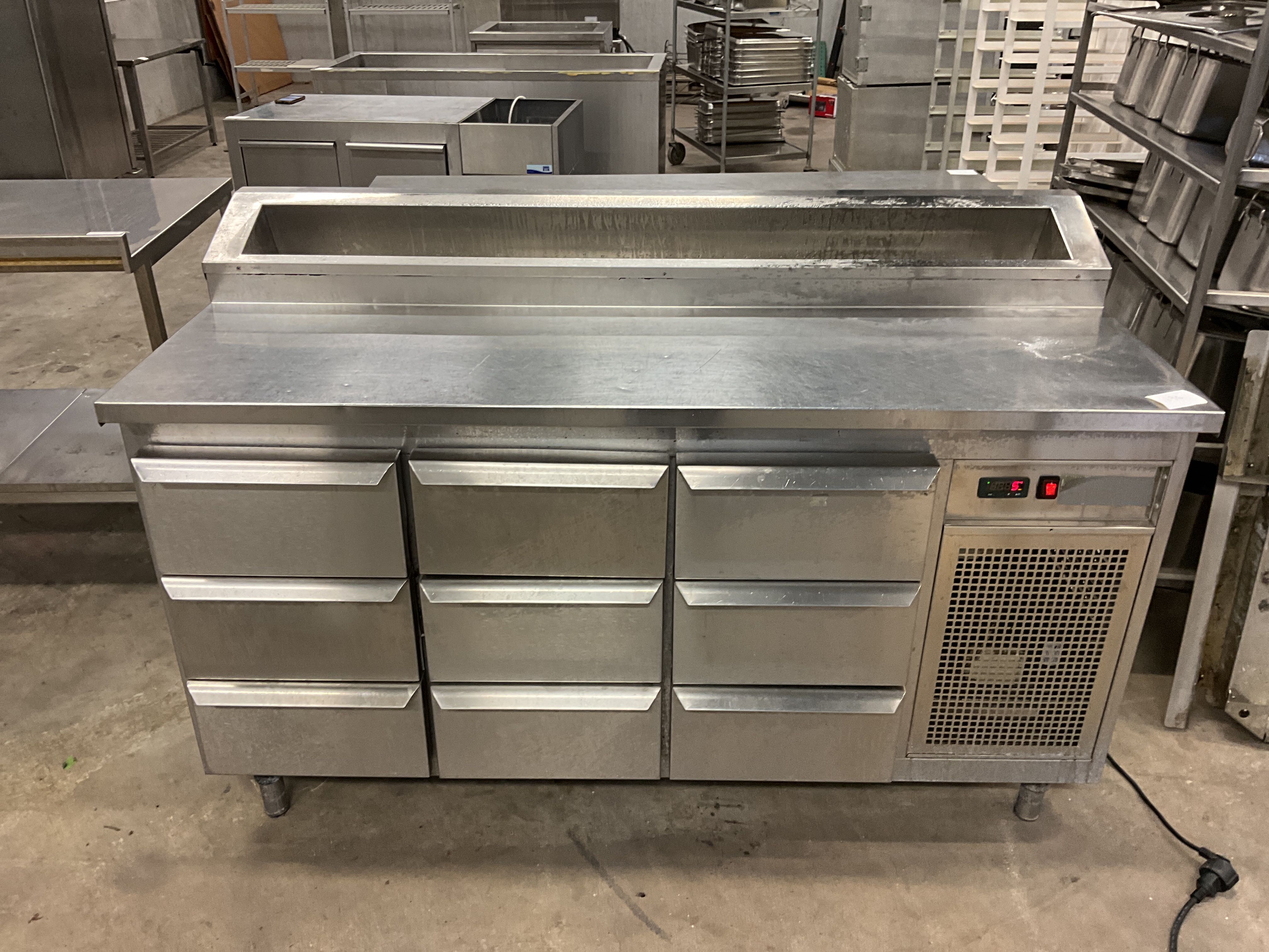 Cooling bench with cooling channel and six drawers - PS Auction - We ...