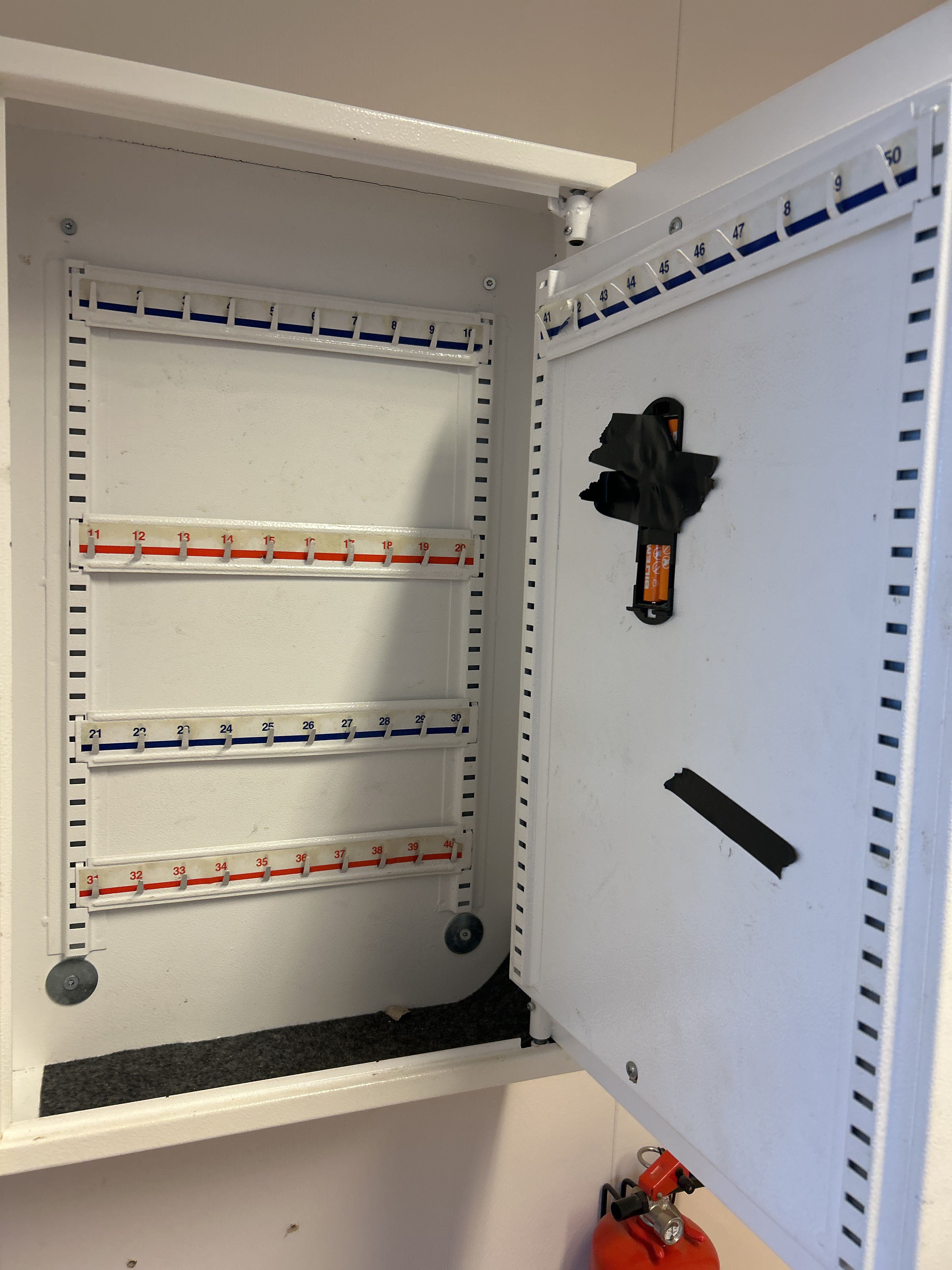 Nyckelskåp med kodlås - Auktioner online - Nätauktioner ...