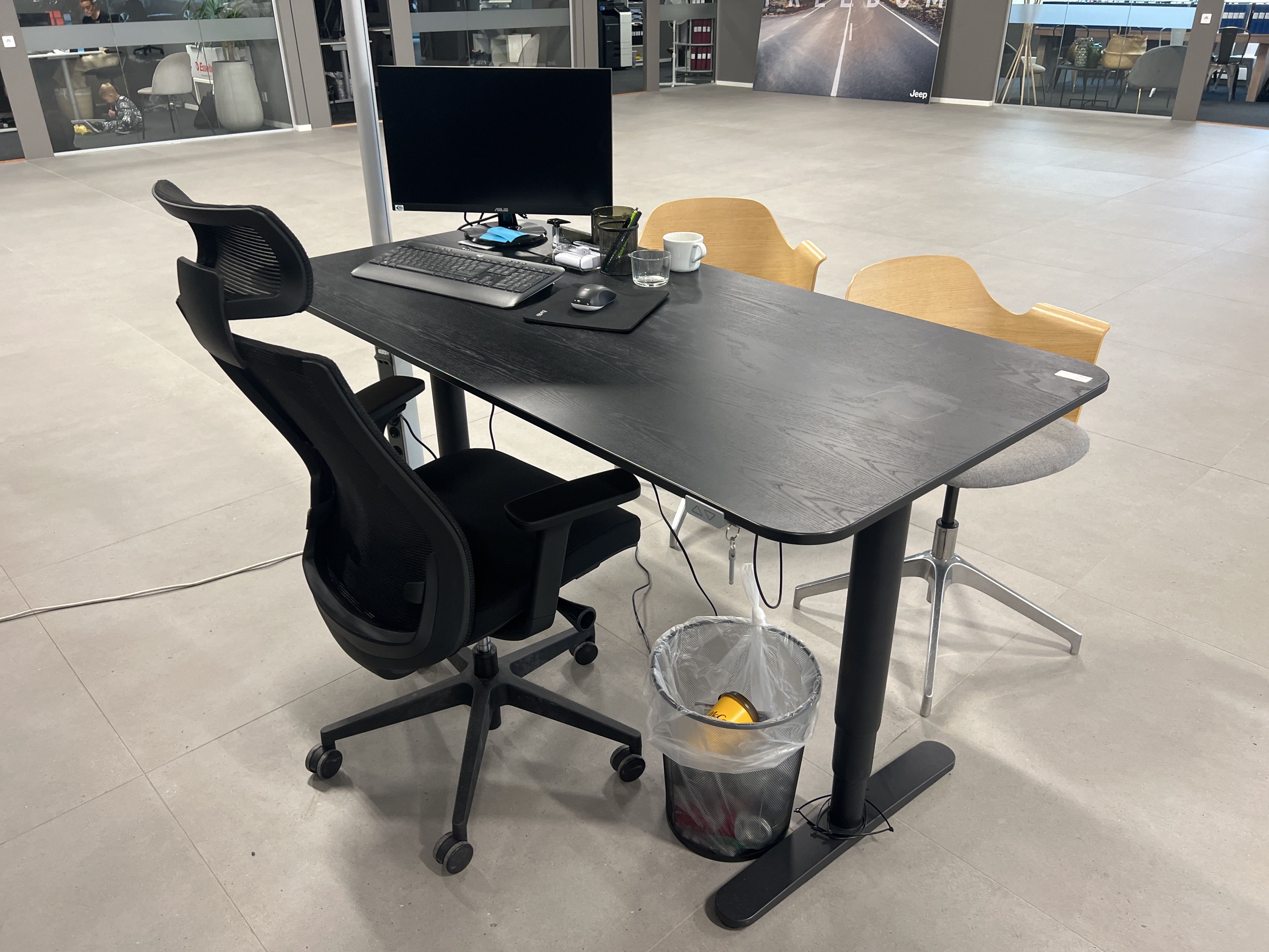 Office workstation - Electric desk, chairs and more - PS Auction - We ...