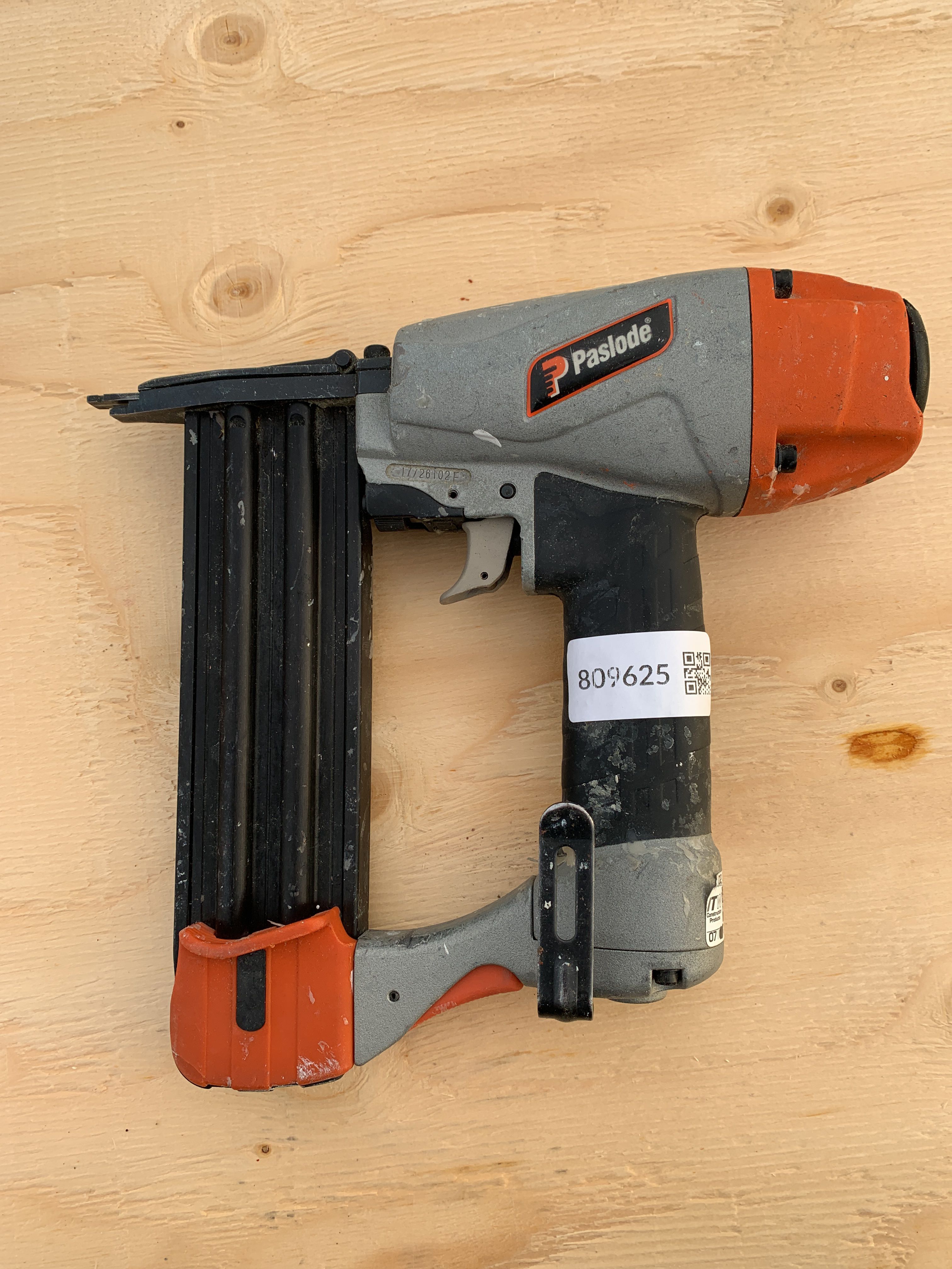 Pneumatic diving pistol and 2 staple guns Haubold, Paslode - PS Auction ...