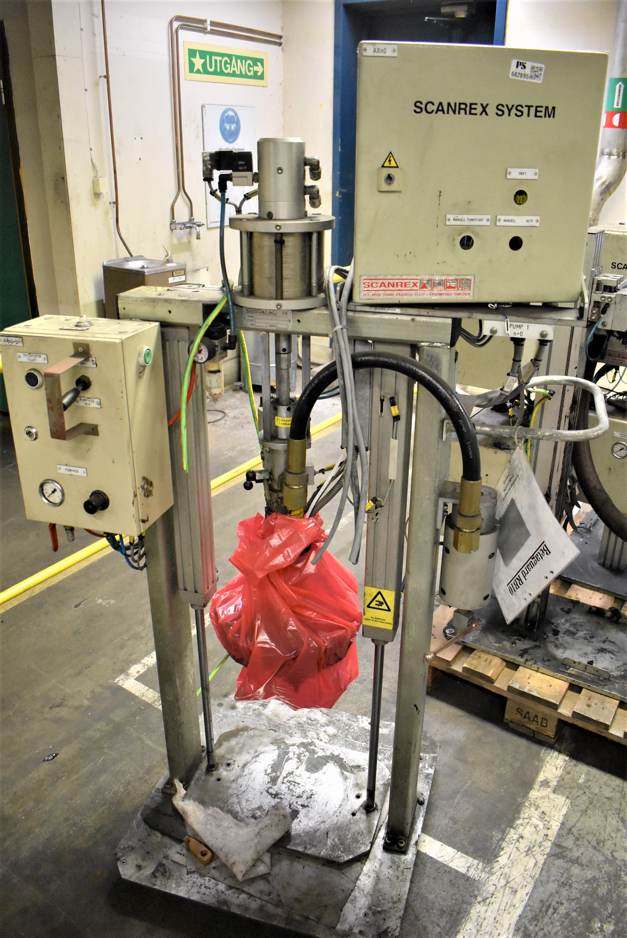 Glue system / pump station from Scanrex - PS Auction - We value the ...