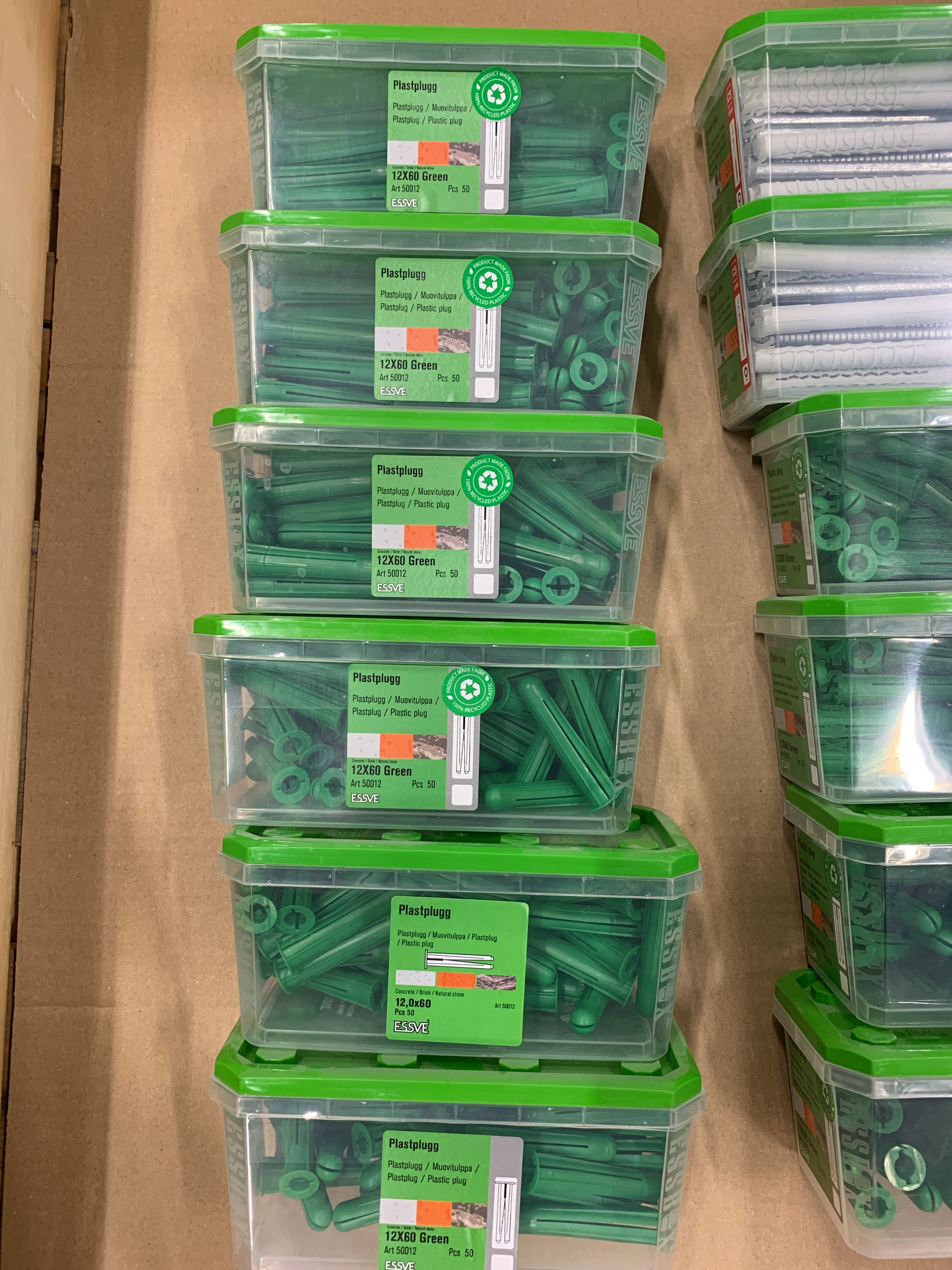 Sortiment med fasadplugg och plastplugg, Essve - Auktioner online ...