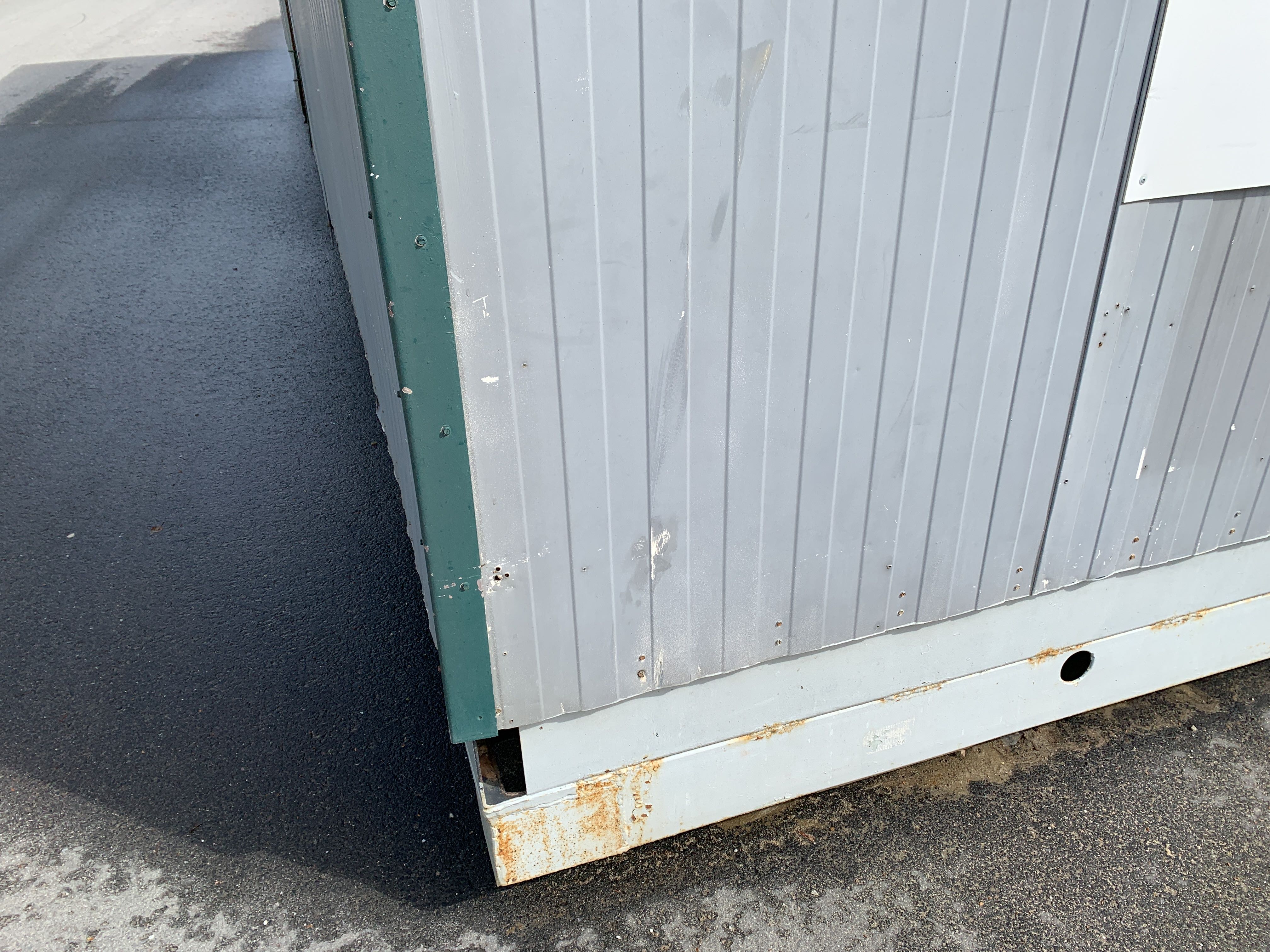 Construction shed on demountable frame - PS Auction - We value the ...