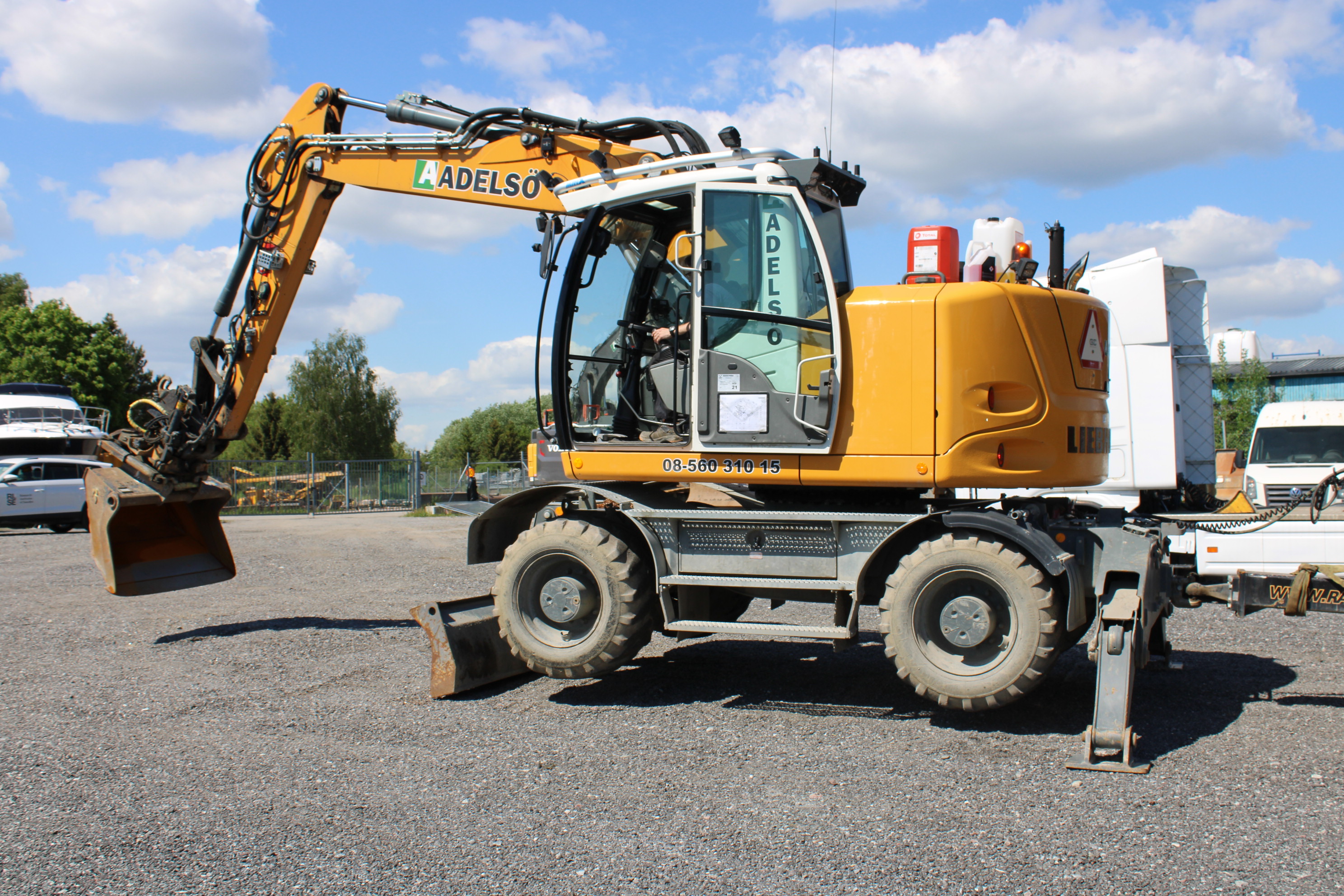Liebherr A914 Compact -16 7494 h incl. Excavation system, implements ...