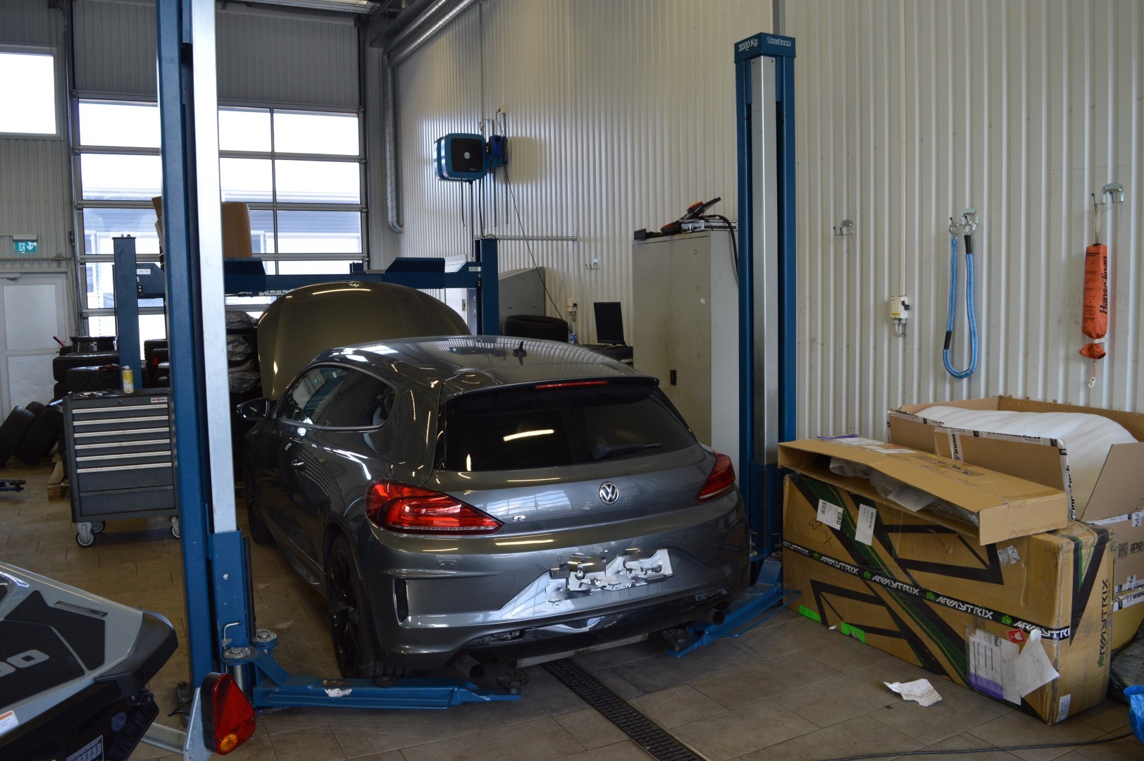 Billyft 2-Pillar Lift Walnut 2.30 SL -2015 - PS Auction - We value the ...