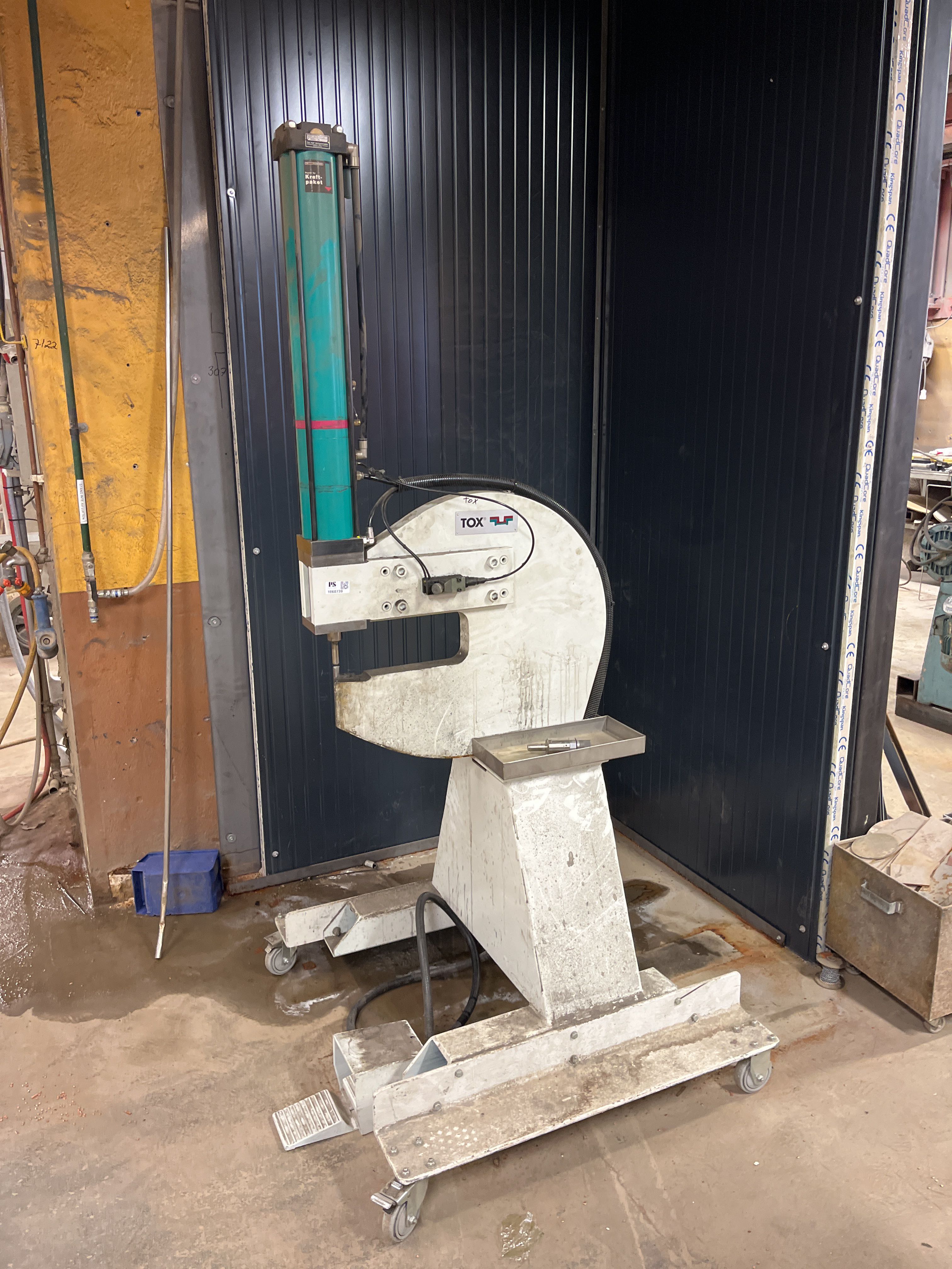 Riveting machine TOX CEJ 8.300 S -2006 - PS Auction - We value the ...