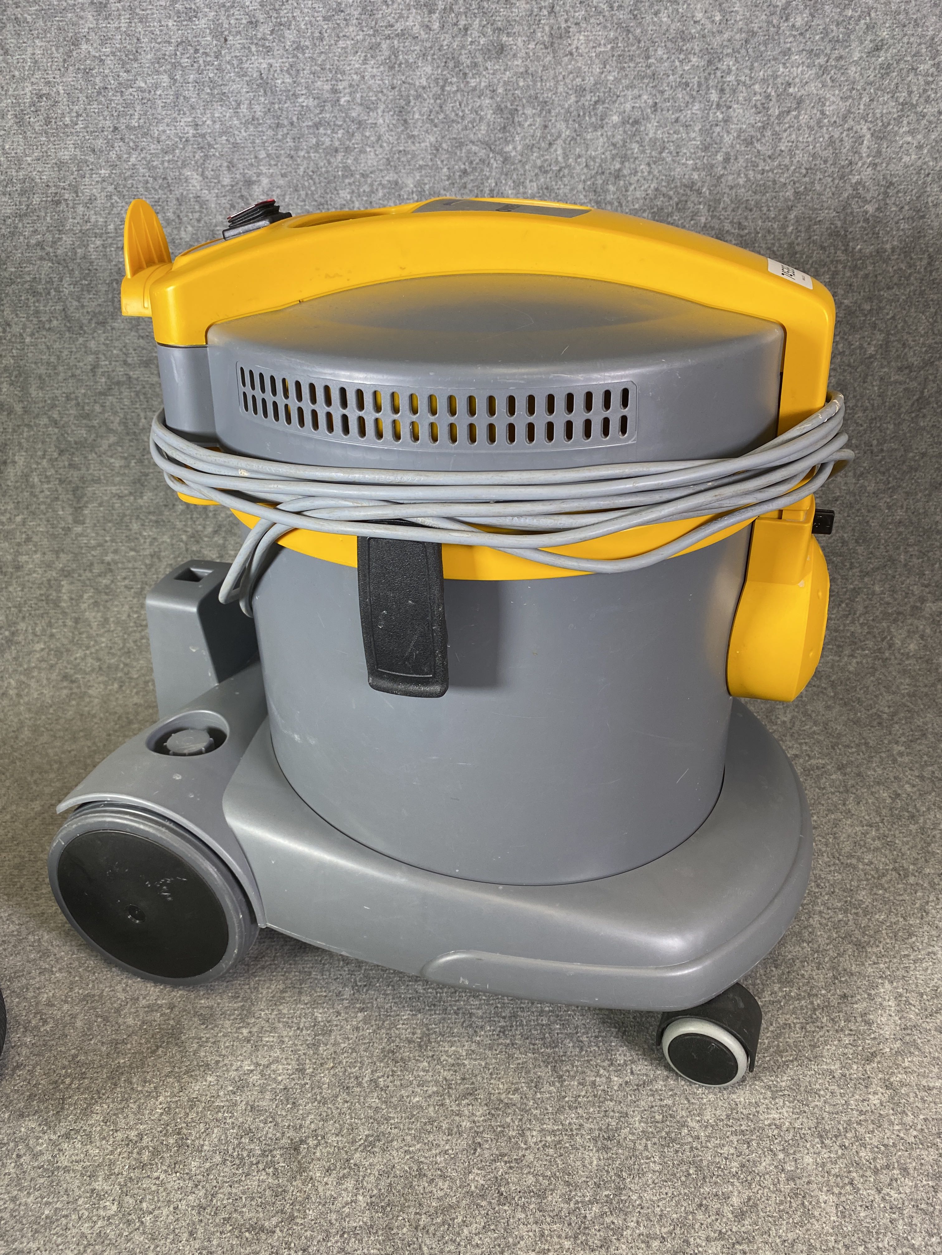 Wet and dry vacuum cleaners - Ghibli & Wirbel WD22.1 P - PS Auction ...