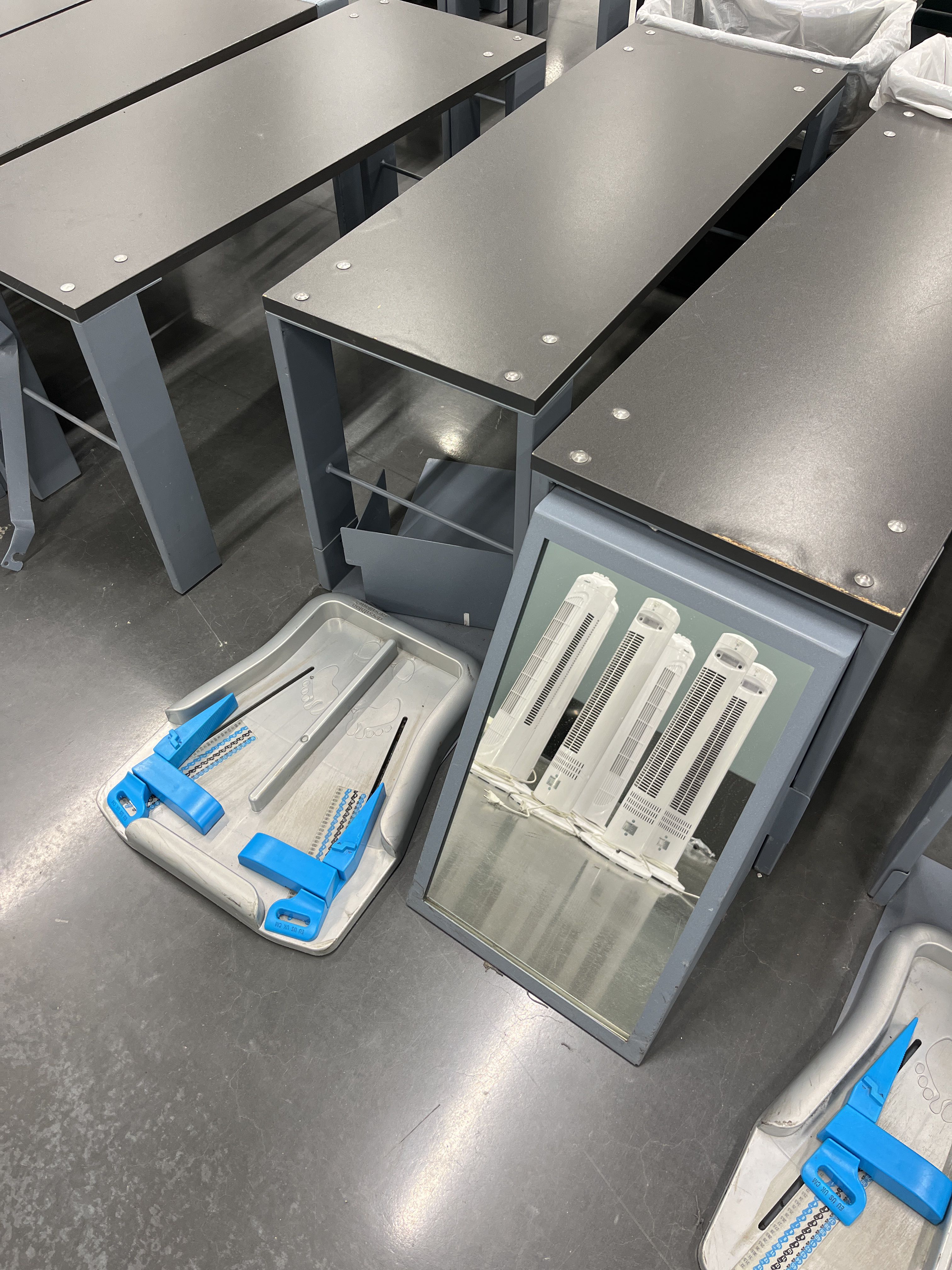 Dressing bench with mirror 45 pcs - PS Auction - We value the future ...