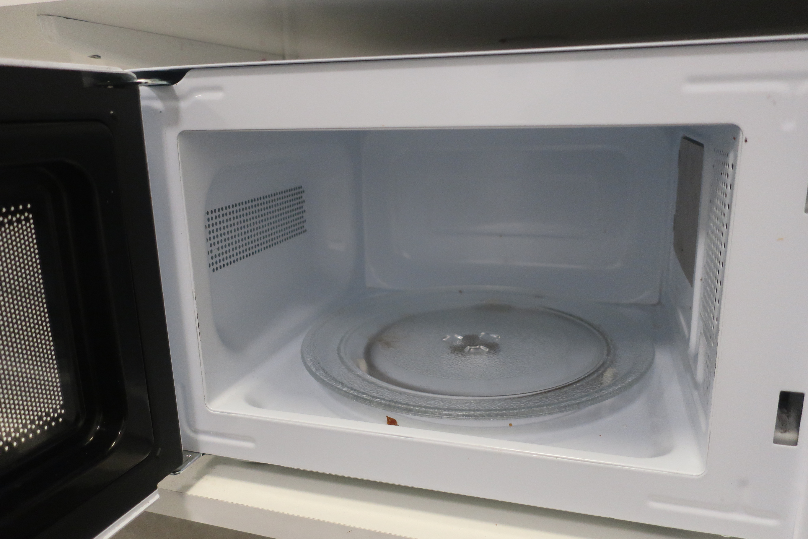 Microwave ovens, 2 pieces - PS Auction - We value the future - Largest ...