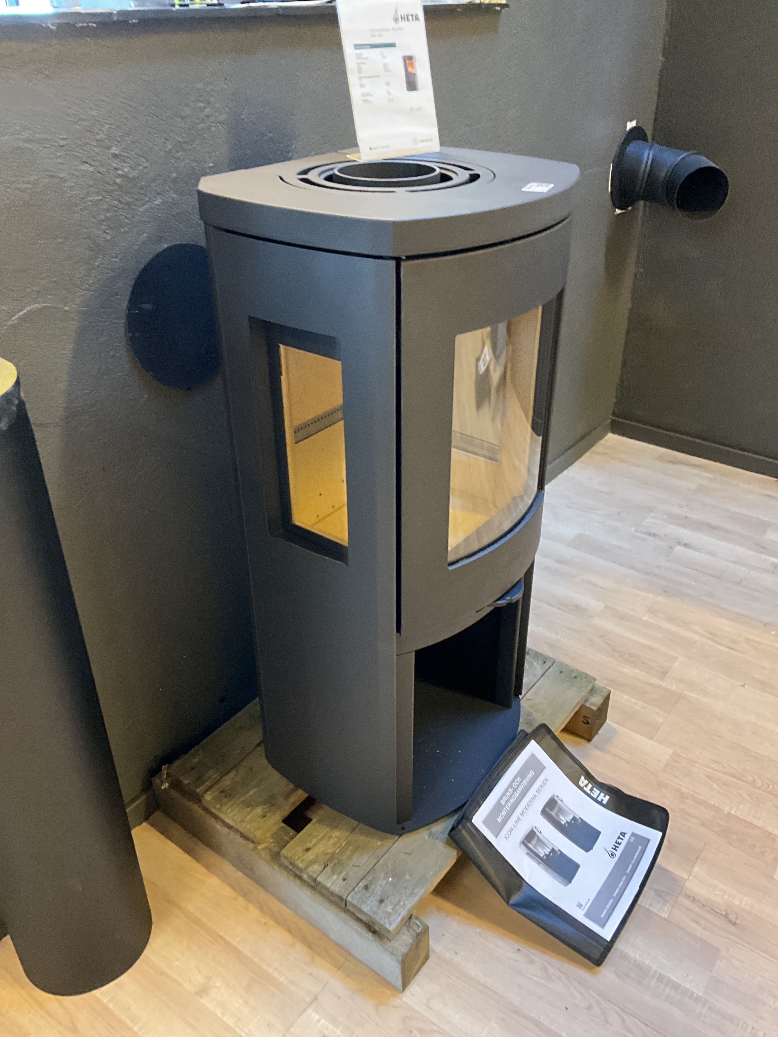 Wood-burning stove HETA Icon-Line - PS Auction - We value the future ...
