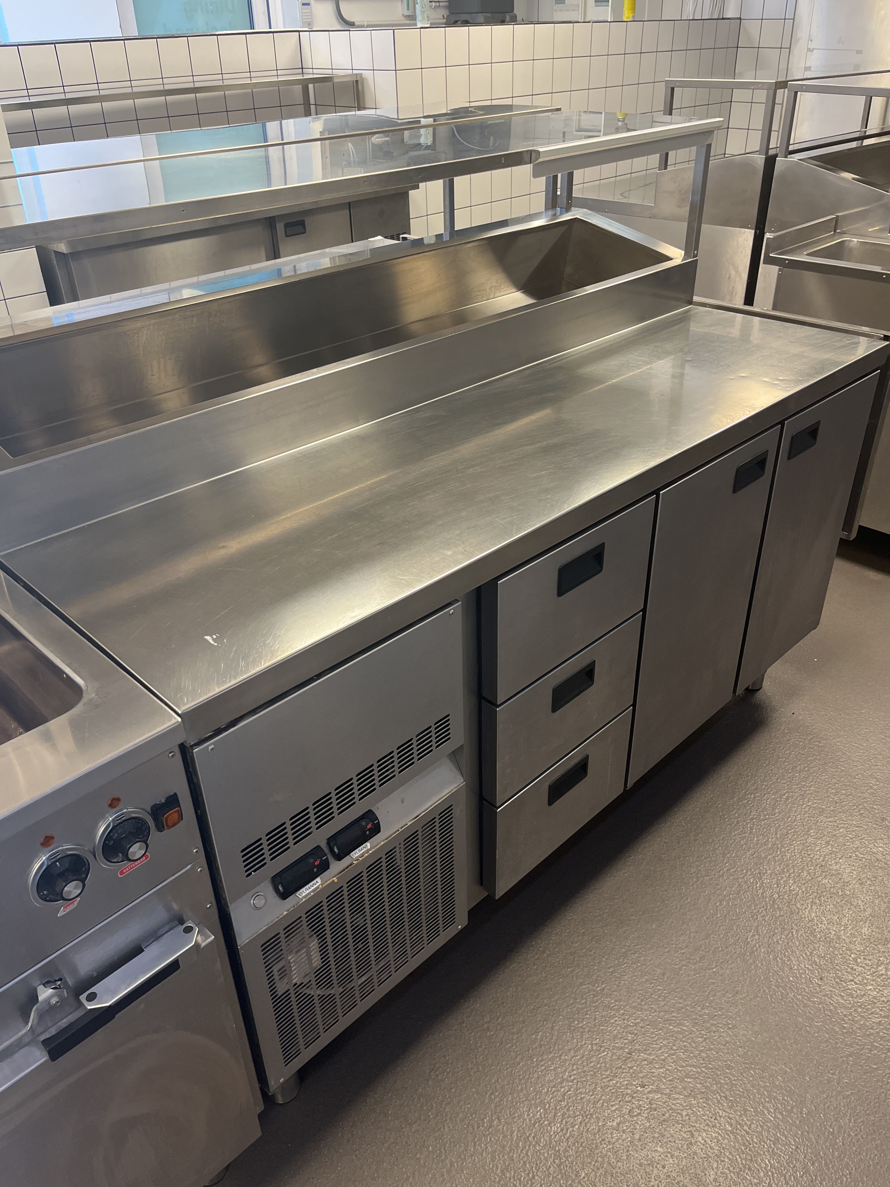 Cooling bench with chute, 170 cm and heating trolley with water bath ...