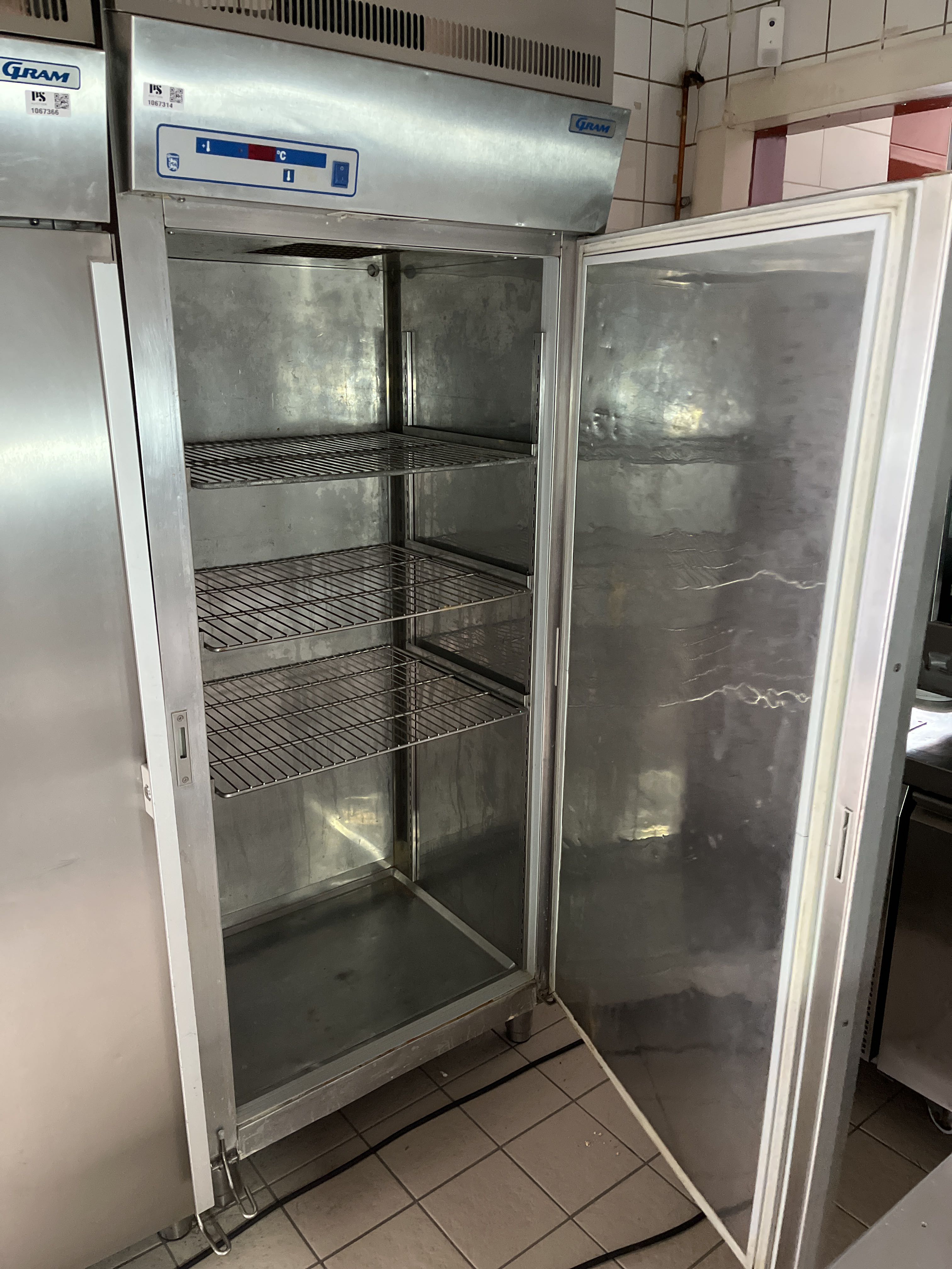 Refrigerator - GRAM K660 - PS Auction - We value the future - Largest ...