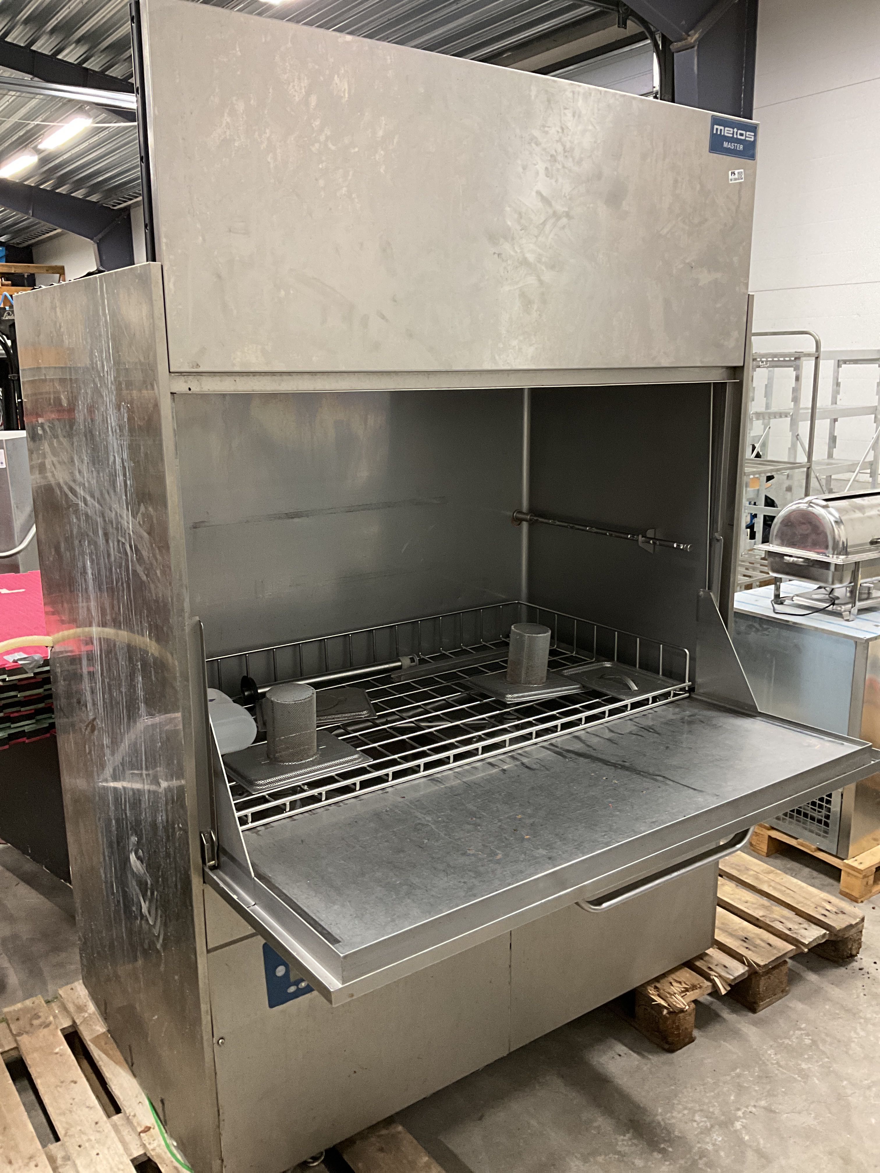 Heavy duty dishwasher / industrial dishwasher Metos - PS Auction - We ...