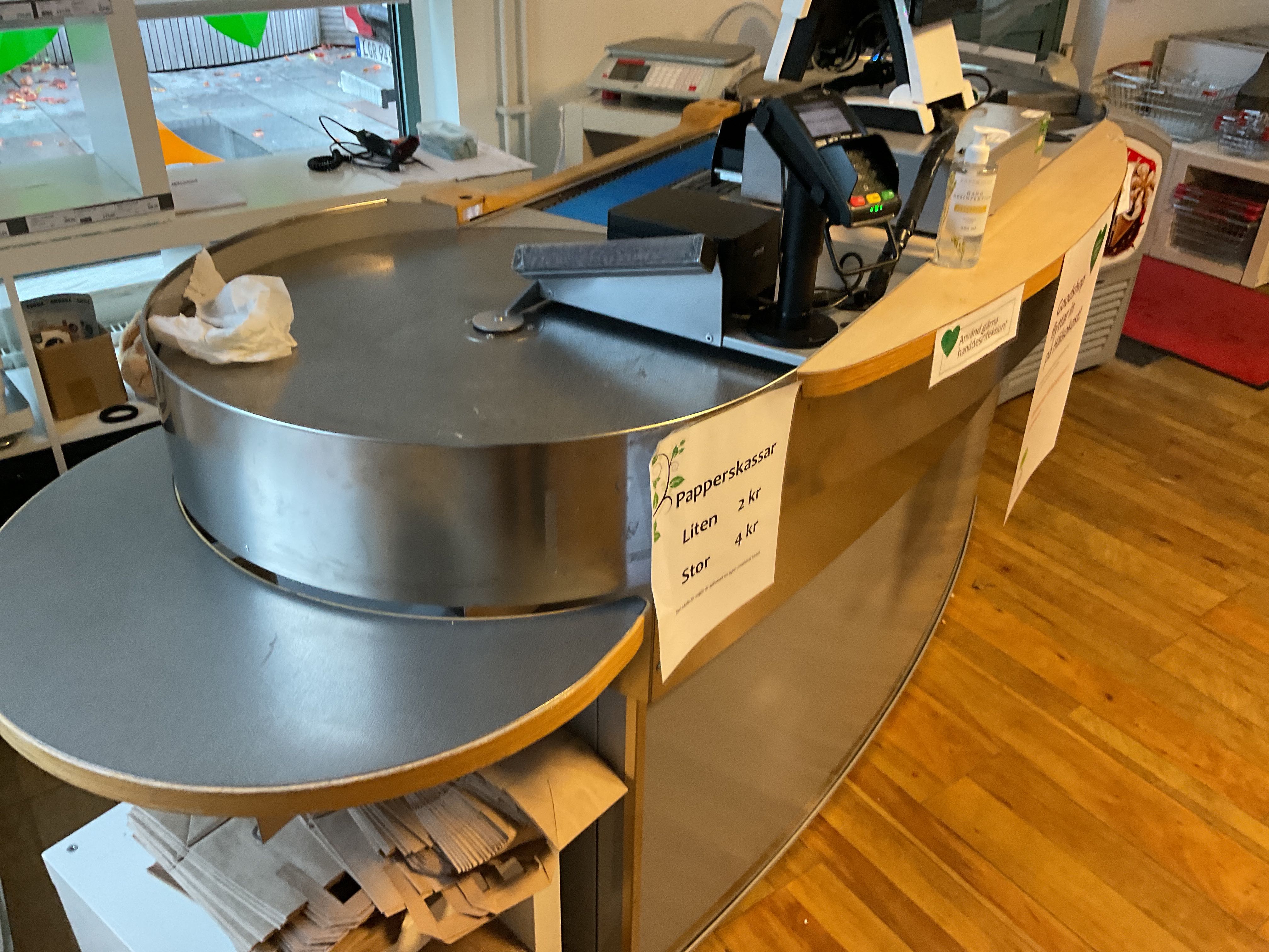 Kassadisk med våg - Auktioner online - Nätauktioner & Konkursauktioner ...