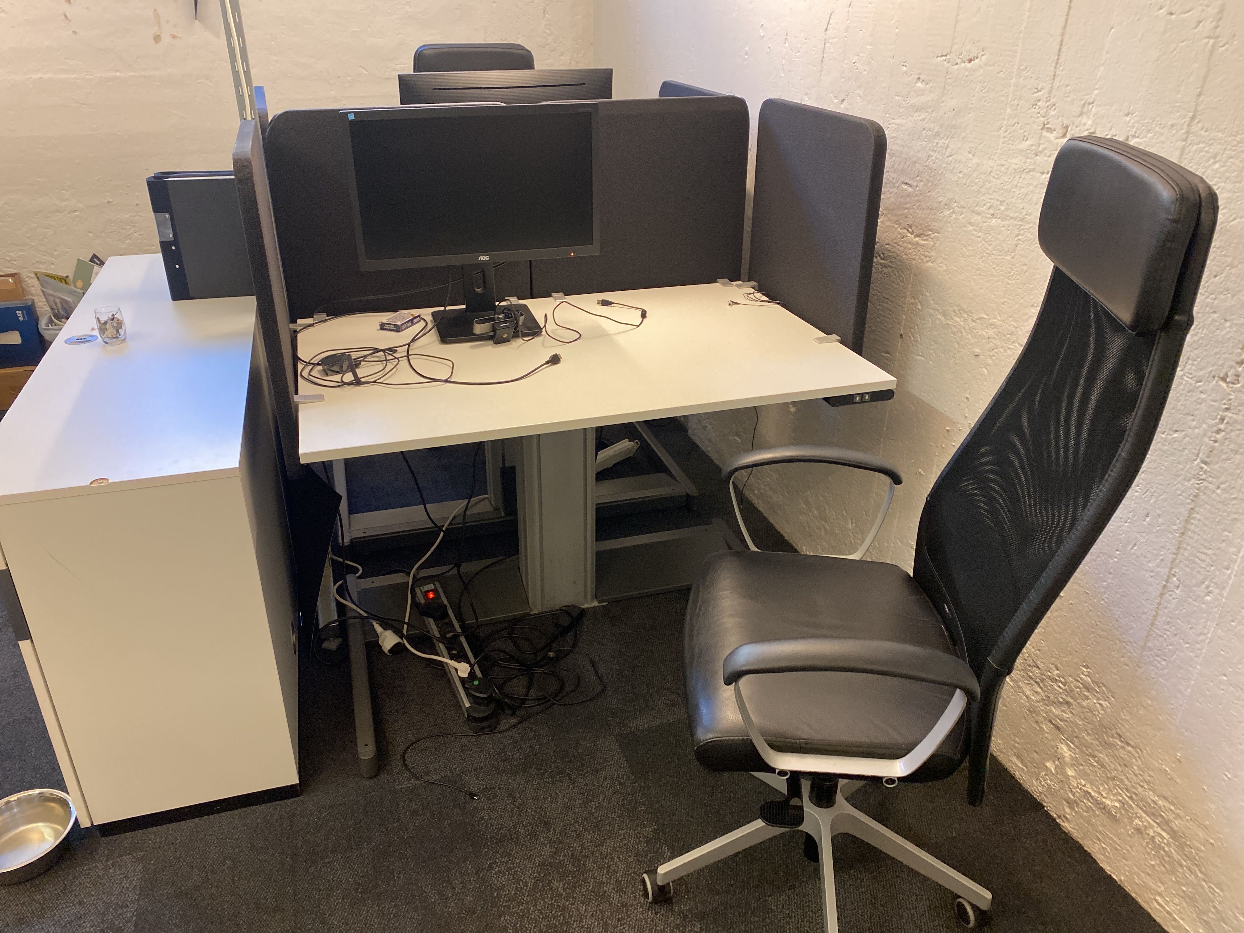 6 Linak Swedstyle desks and 5 desk chairs - PS Auction - We value the ...