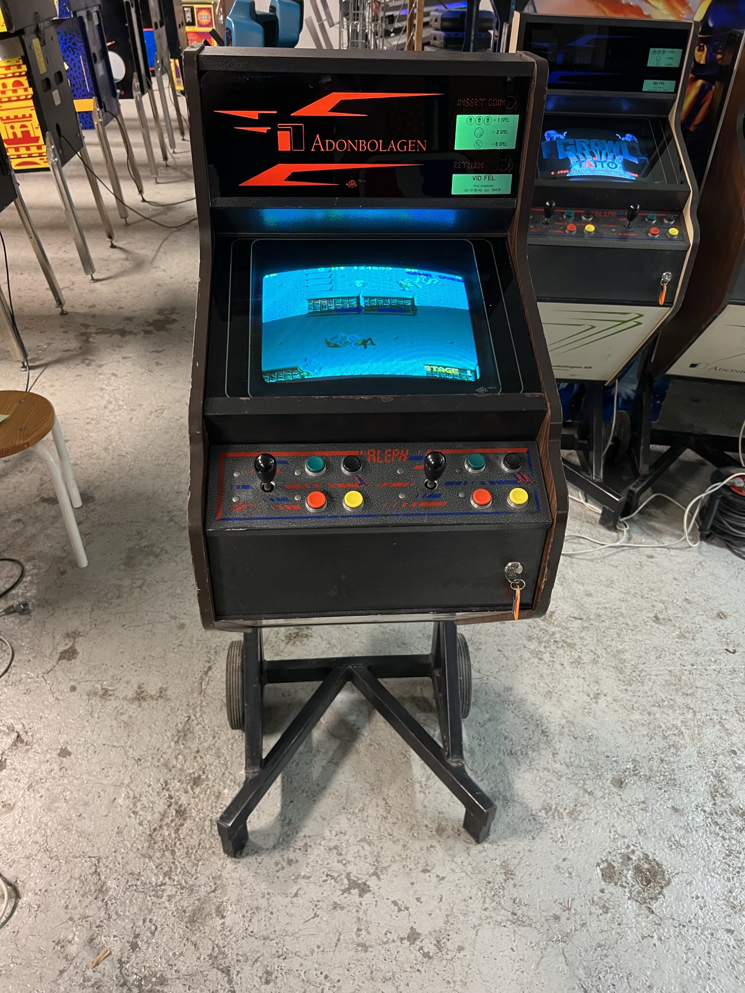 Wall cabinet with trailer Konami Rock'n Rage -1986 - PS Auction - We ...