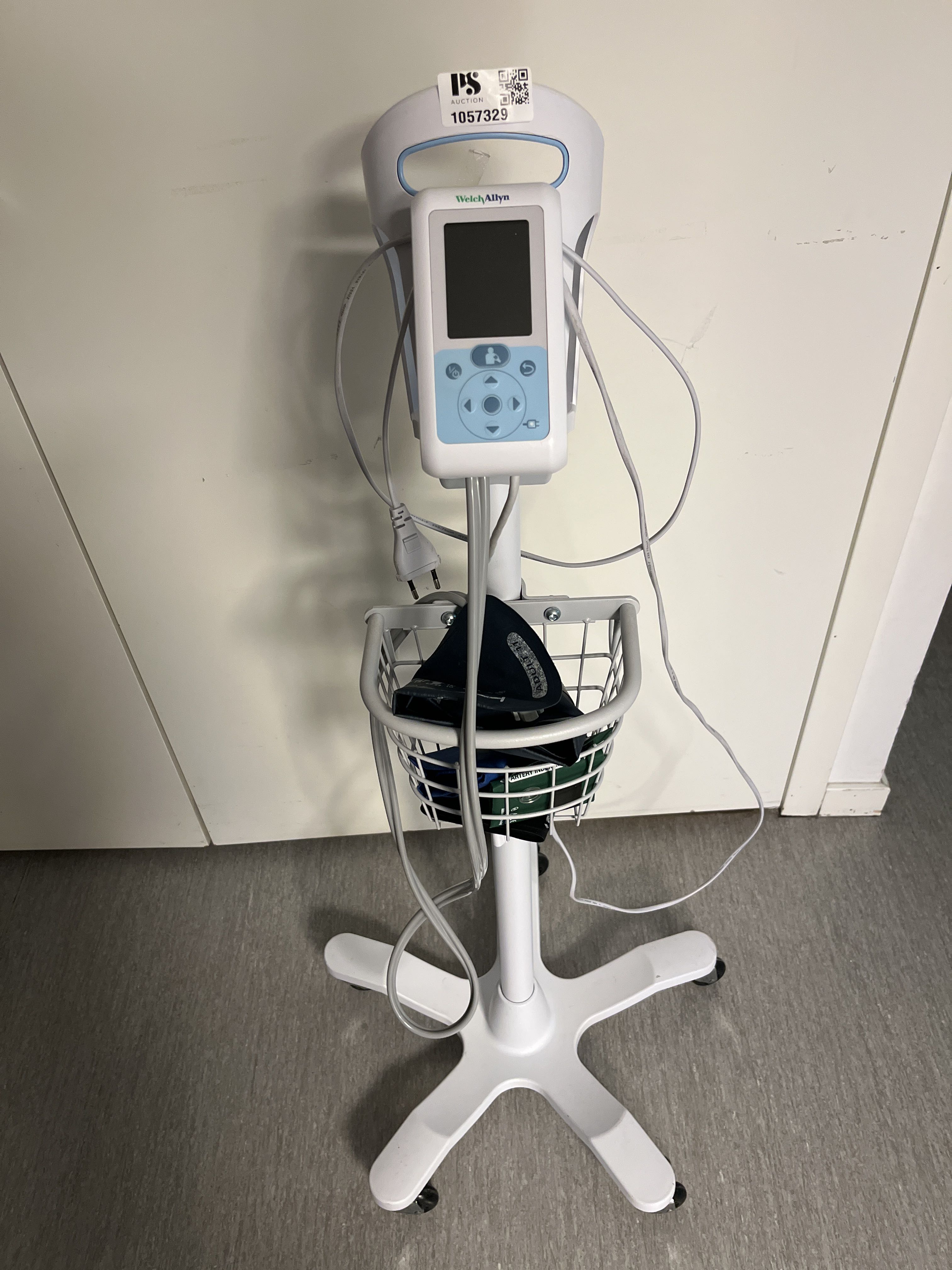 Blood pressure monitor WelchAllyn ProBP 3400 series - PS Auction - We ...