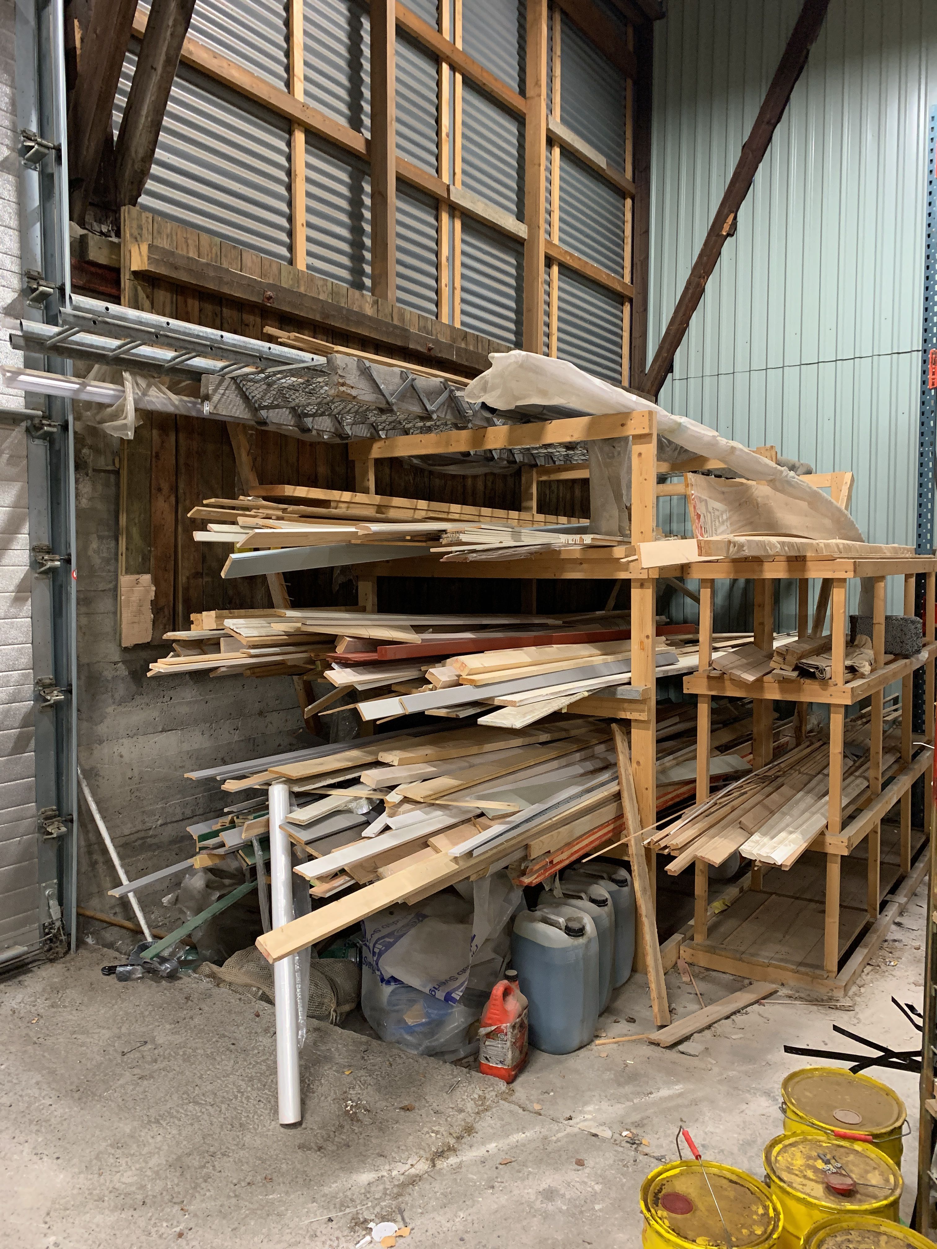 Moldings, construction ladder, cable ladders - PS Auction - We value ...
