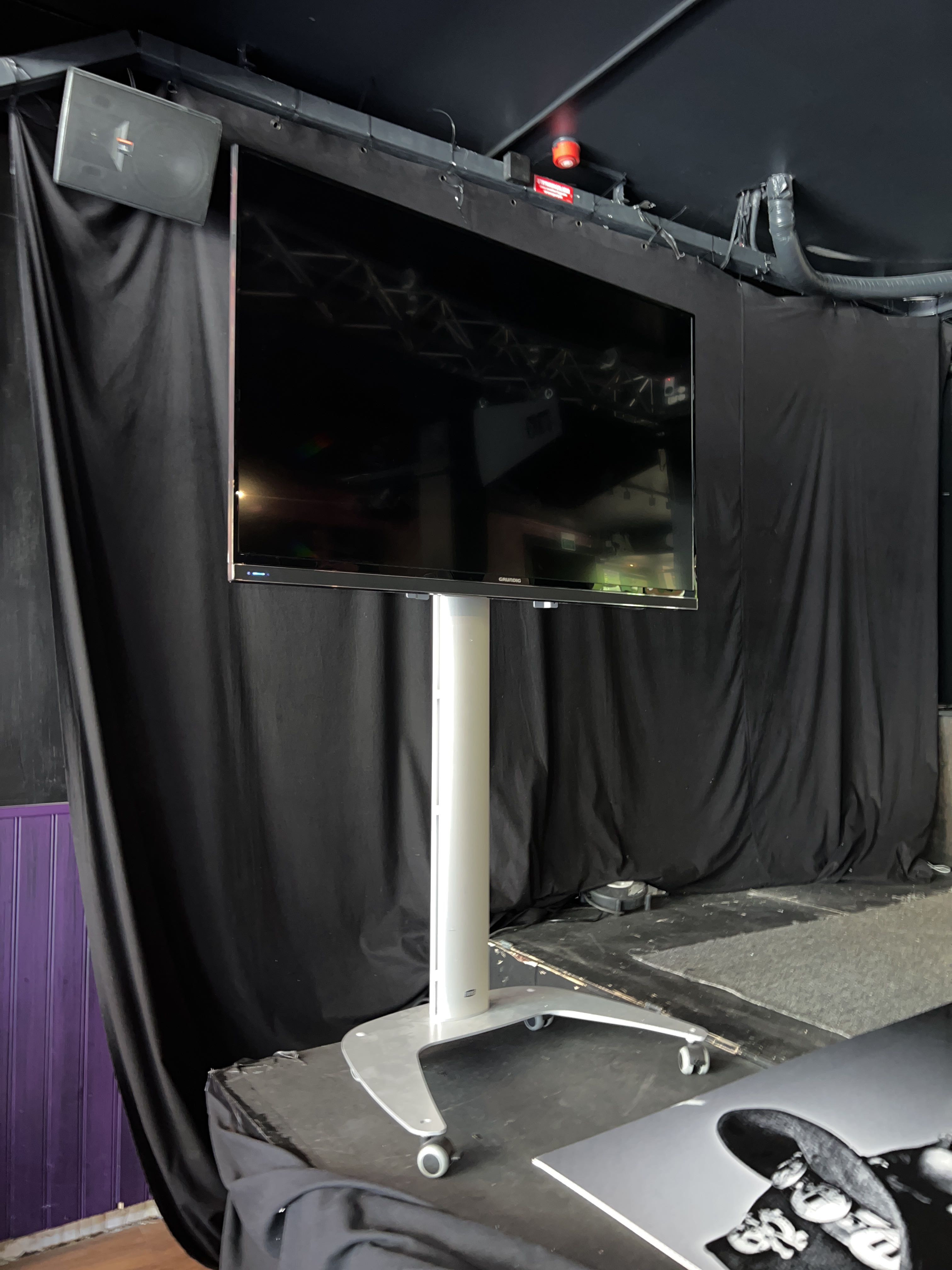 Stage with sound equipment - PS Auction - We value the future - Largest ...