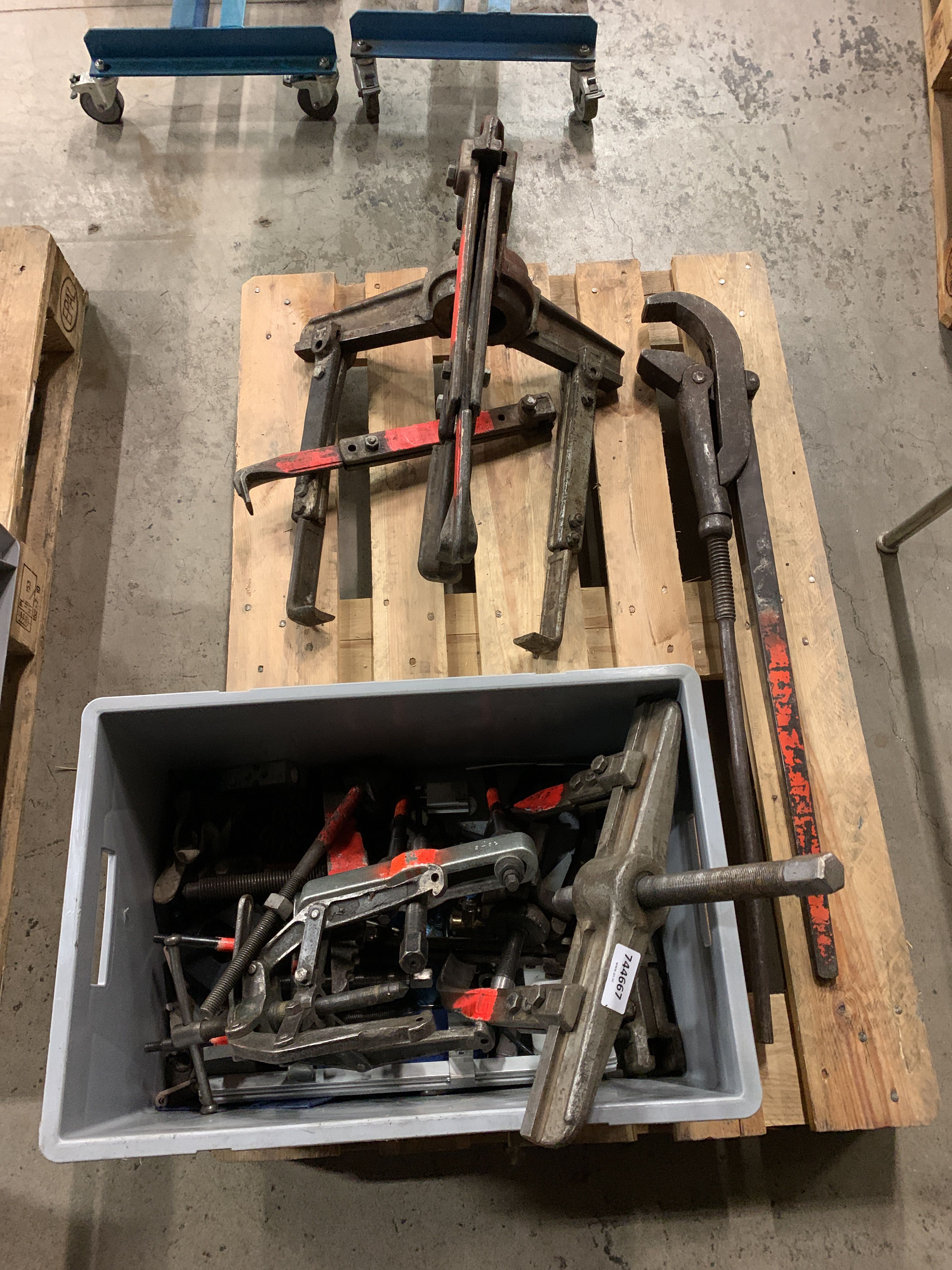 Pall med special verktyg - Auktioner online - Nätauktioner ...