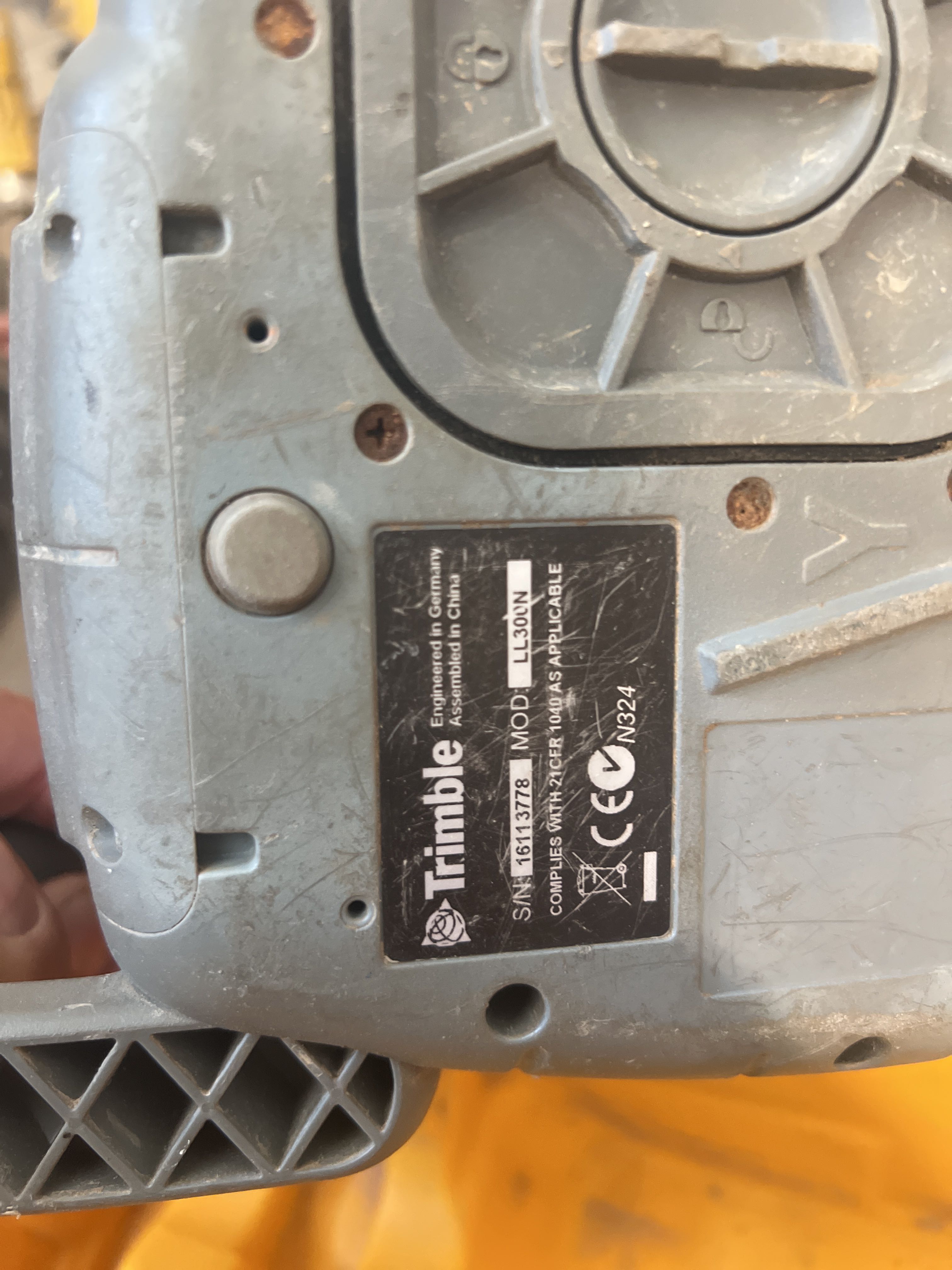 Cross laser Topcon Tripods, lamp, etc - PS Auction - We value the ...
