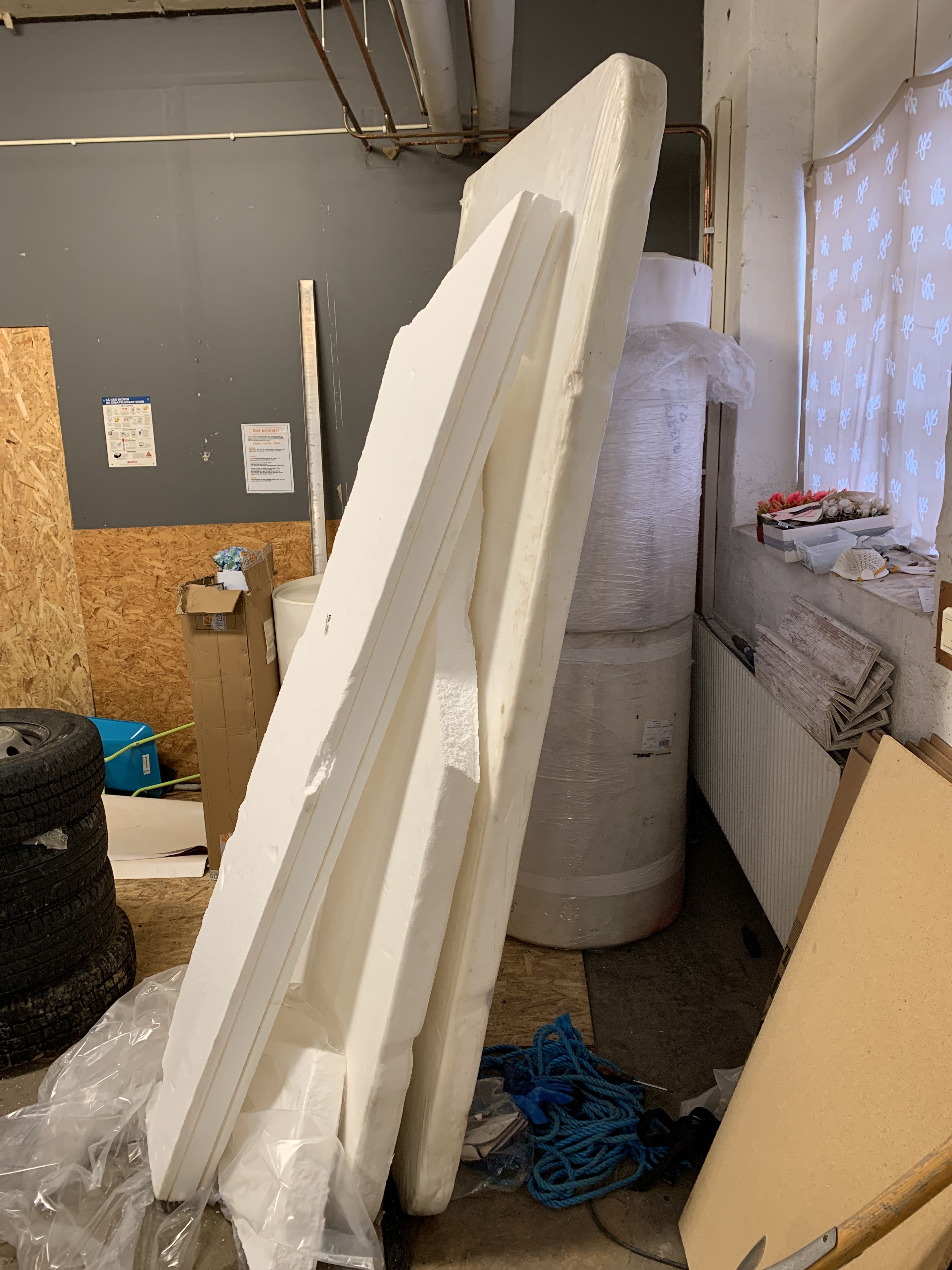 Frigolite, paper and foam plastic for decoration production - PS ...