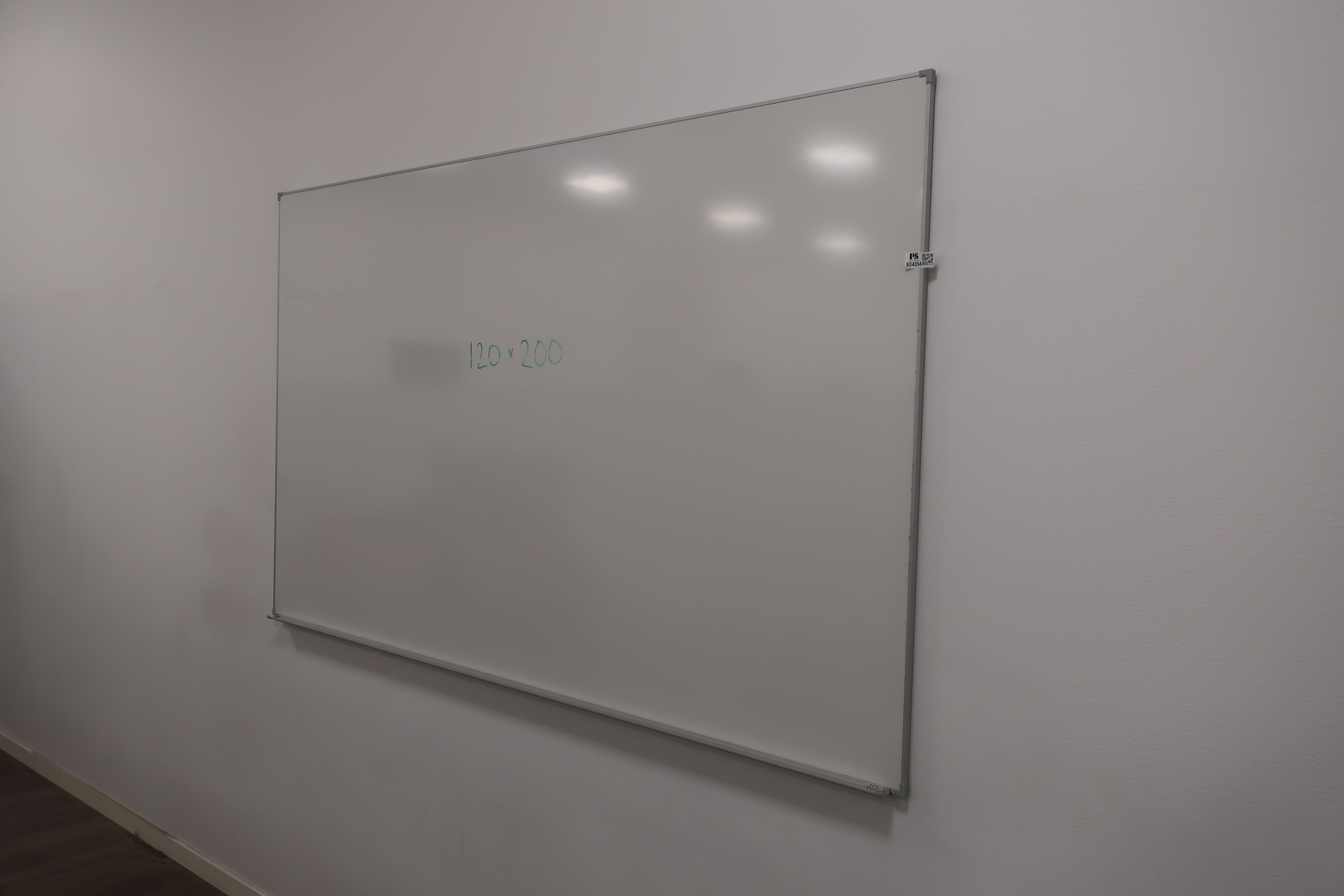 Whiteboardtavla - Auktioner online - Nätauktioner & Konkursauktioner ...