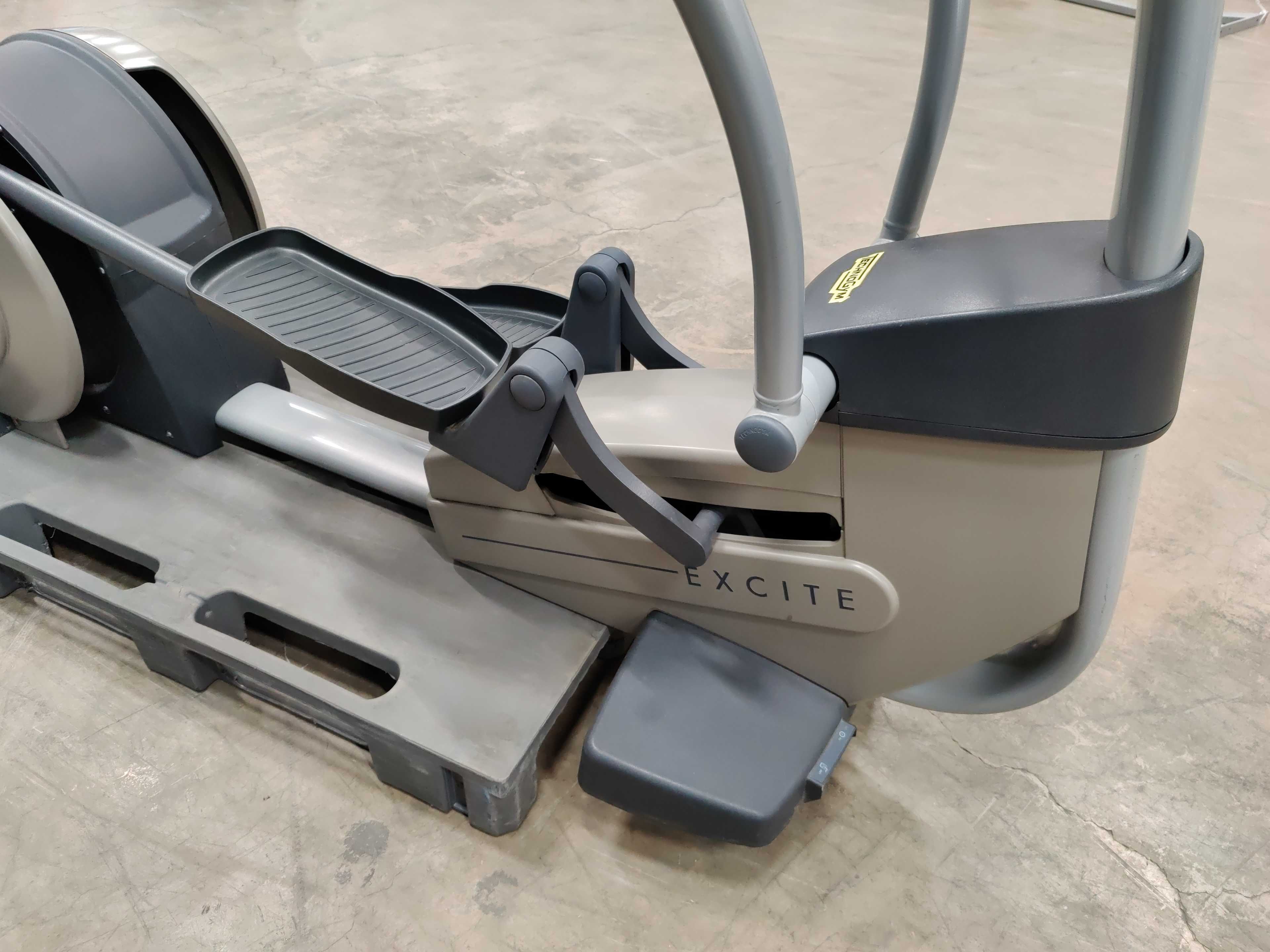 Crosstrainer Excite Synchro EXC 500 SP, Technogym - Auktioner online ...