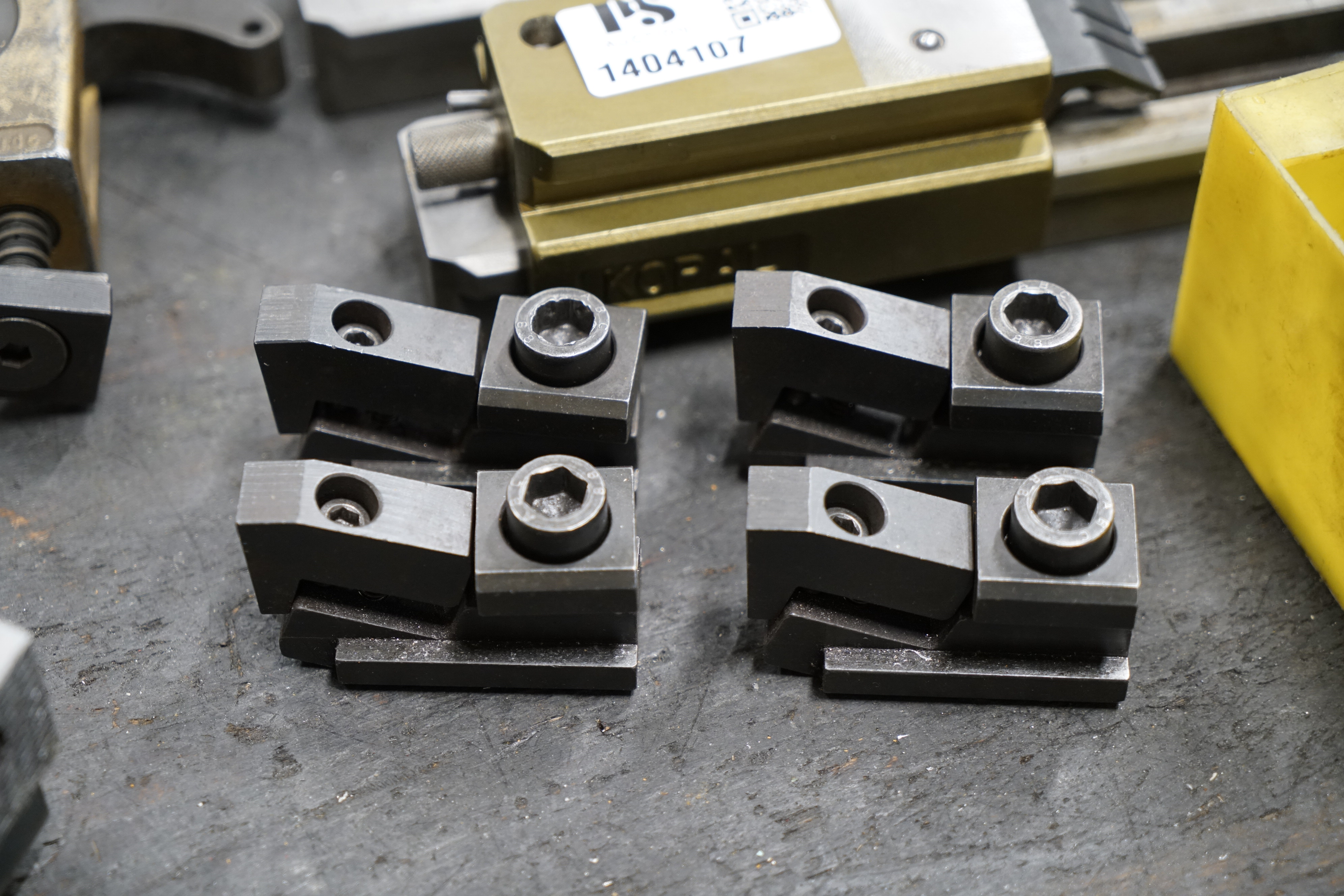 Mechanical holders and fixture components - PS Auction - We value the ...