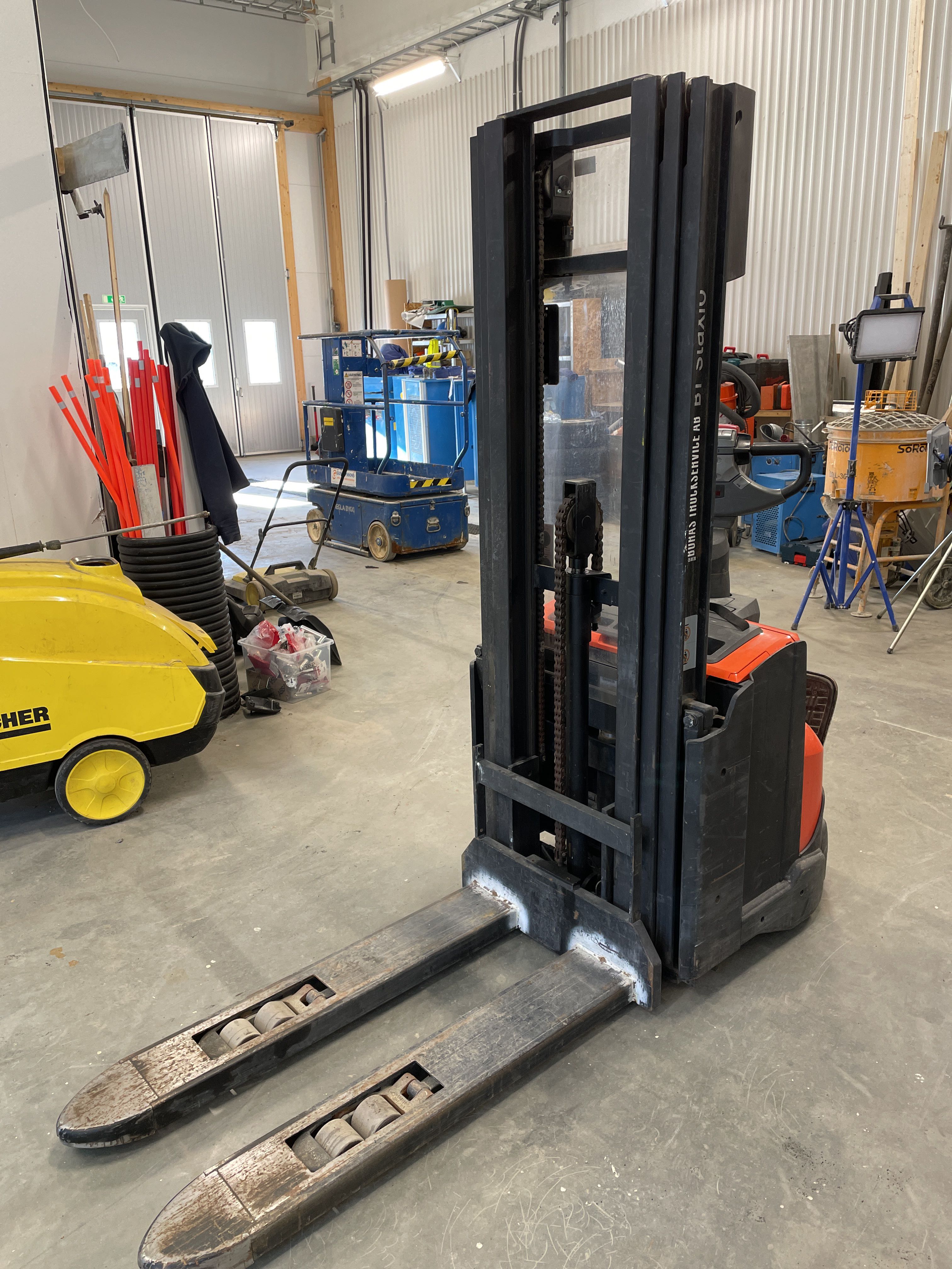 Stand stacker BT 120L - PS Auction - We value the future - Largest in ...