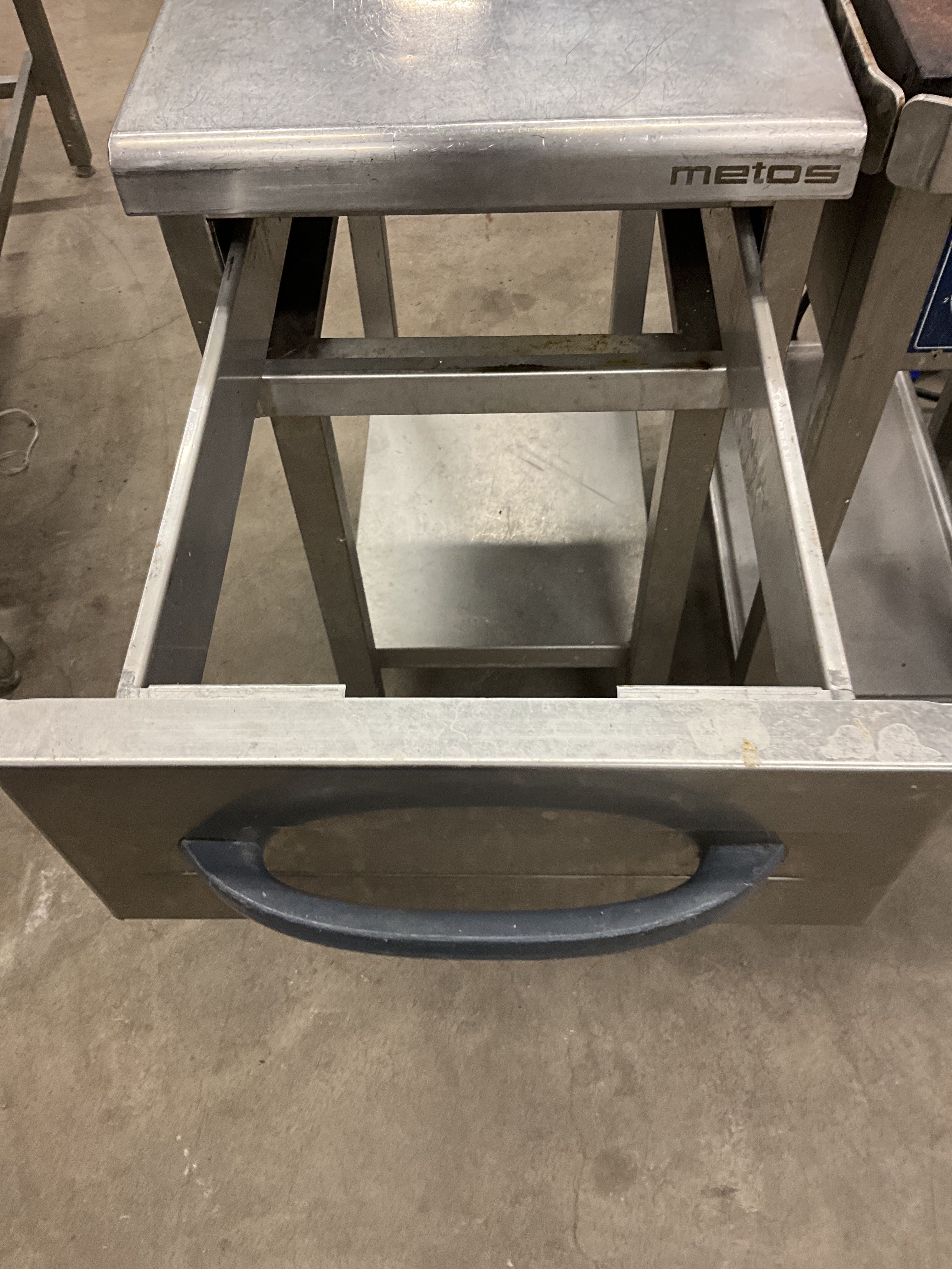 Jöni Stove with plates and 2 benches - PS Auction - We value the future ...