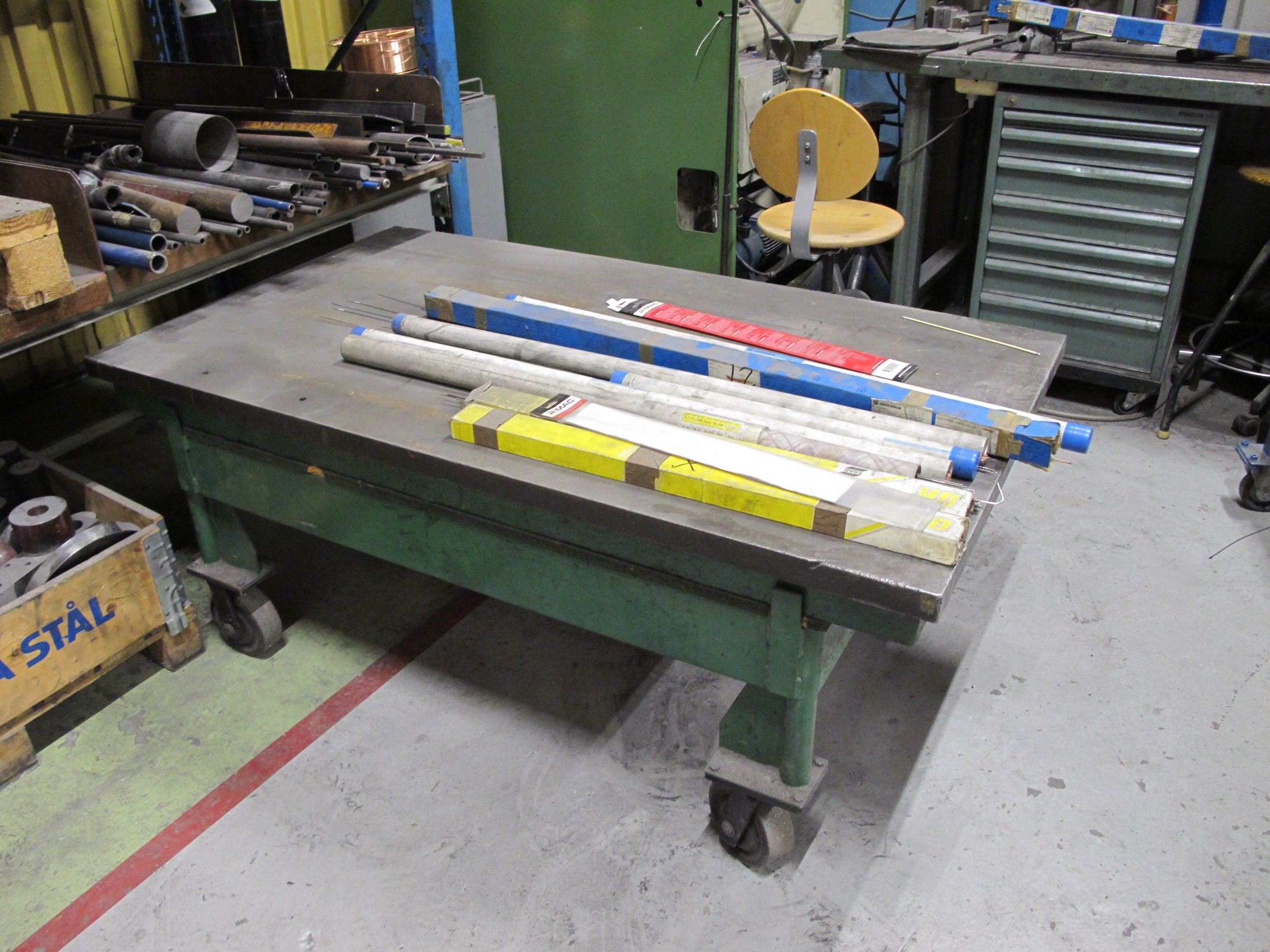 Steel table on wheels/straightening table - PS Auction - We value the ...