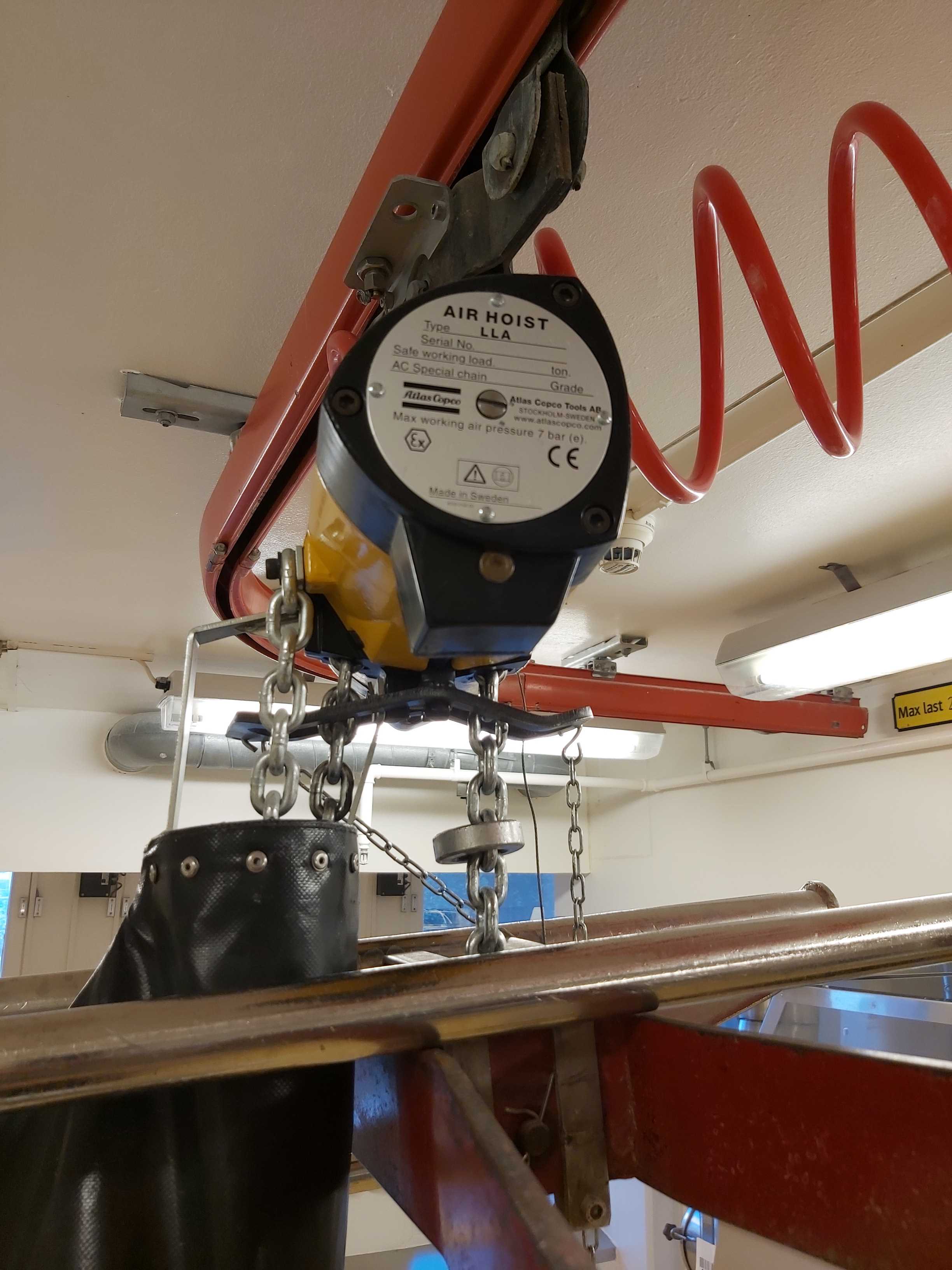 Roof winch truck air Atlas Copco 250 kg (Årsta) - PS Auction - We value ...