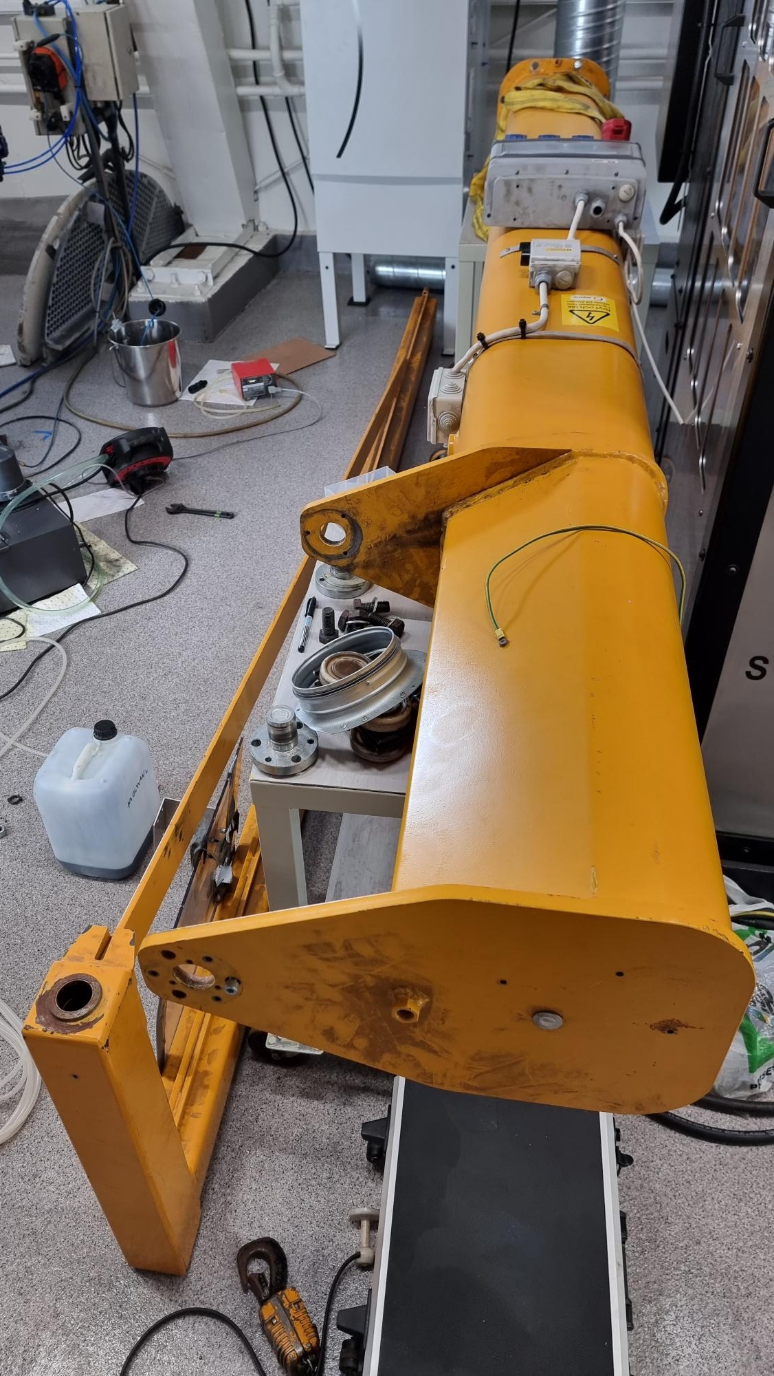 Slewing column crane DEMAG 200 kg Electric chain hoist - PS Auction ...