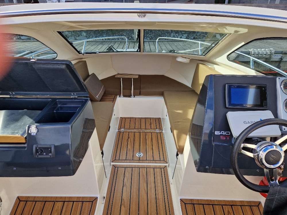 Motorbåt FLIPPER 640 ST-2015 Gångtid: 380 timmar - Auktioner online ...