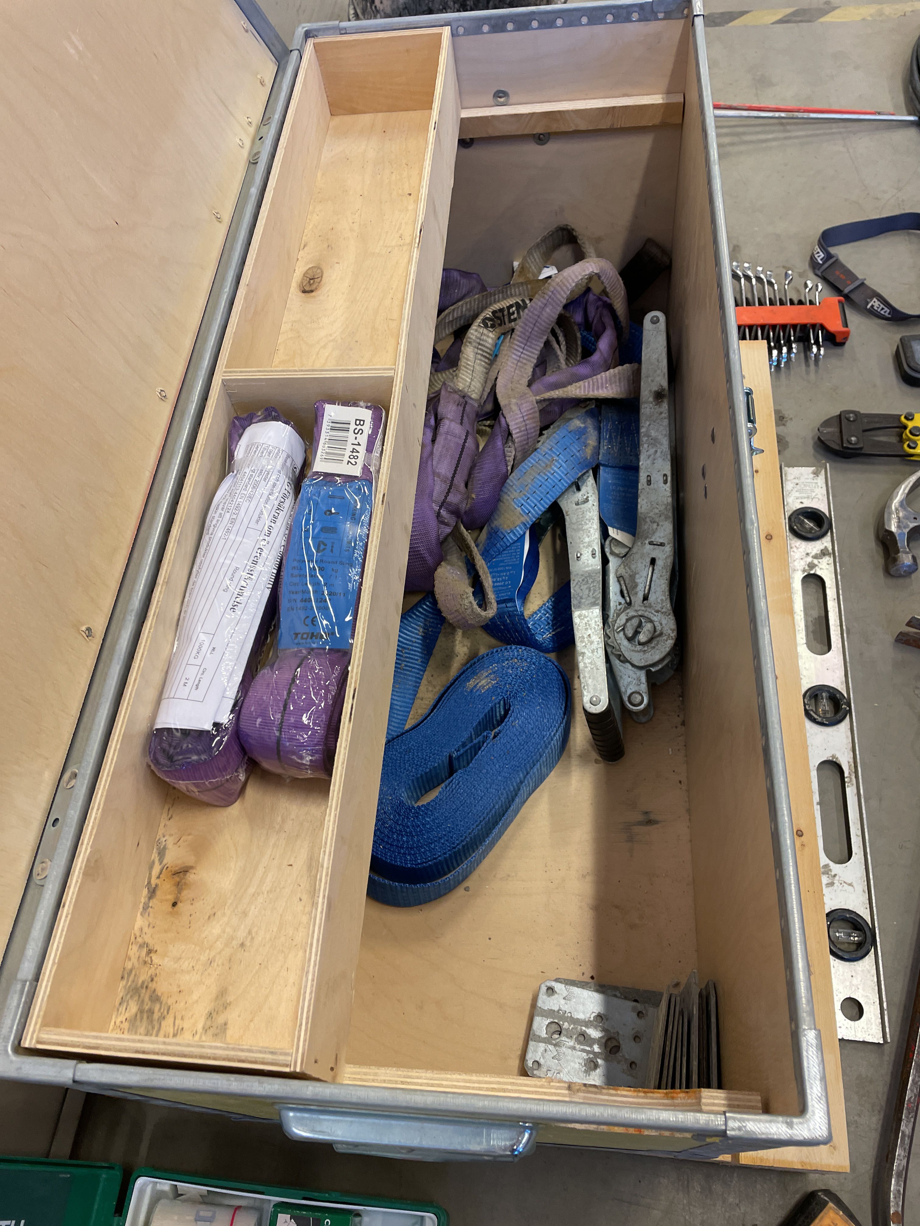 Construction box with tools - PS Auction - We value the future ...