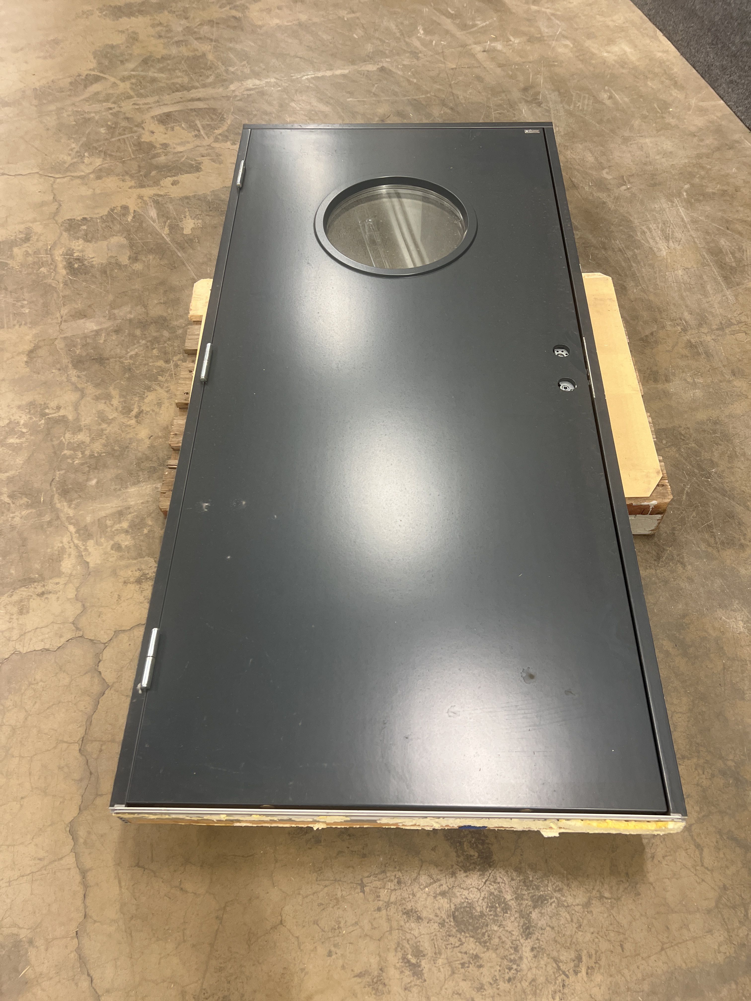 Front door Diplomat 21x10 Left-hinged - PS Auction - We value the ...