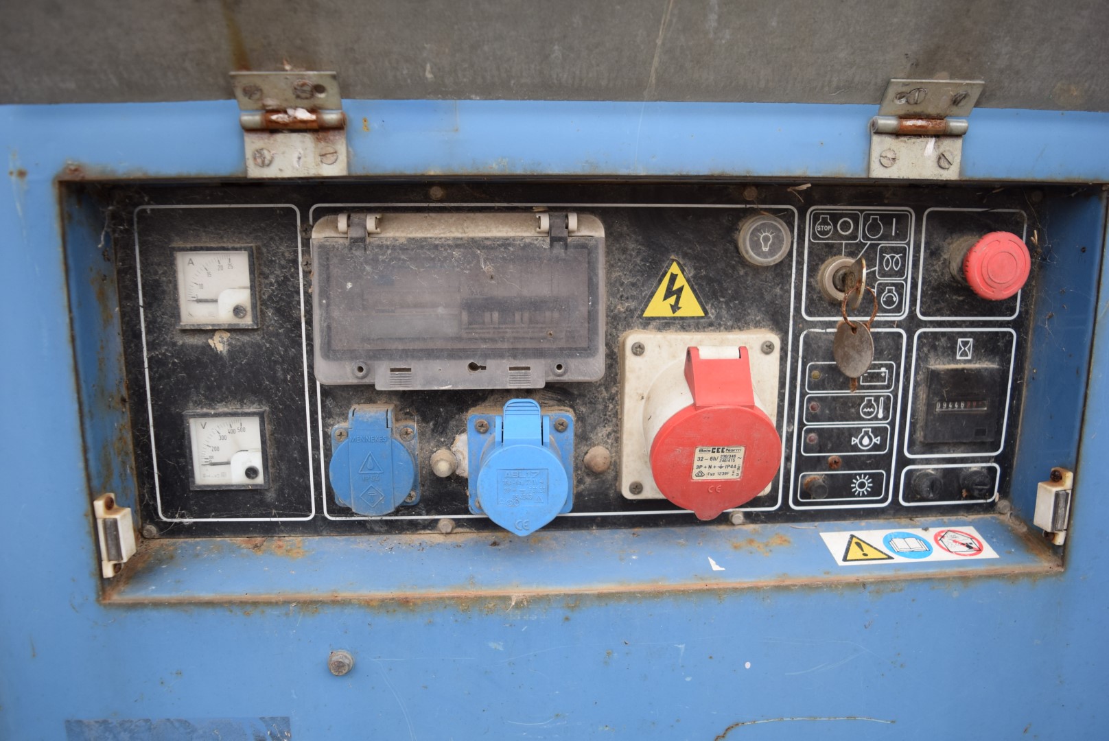 Power plant SDMO Alize 15000 STDE 15 kVA (9446h) - faulty generator ...