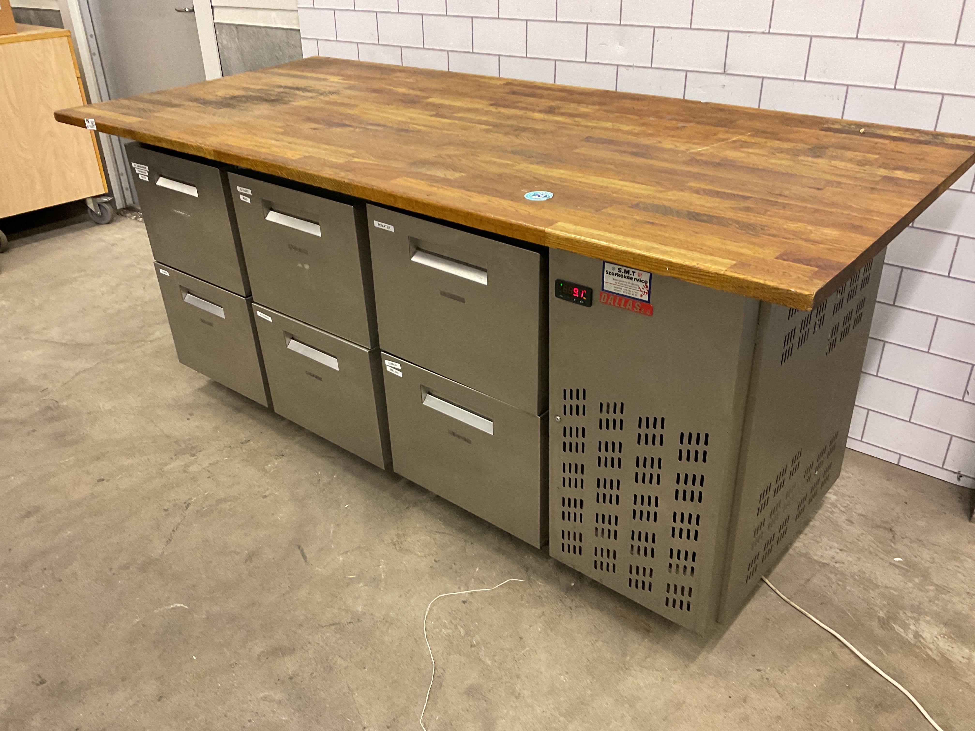 Cooling bench with 6 drawers - PS Auction - We value the future ...