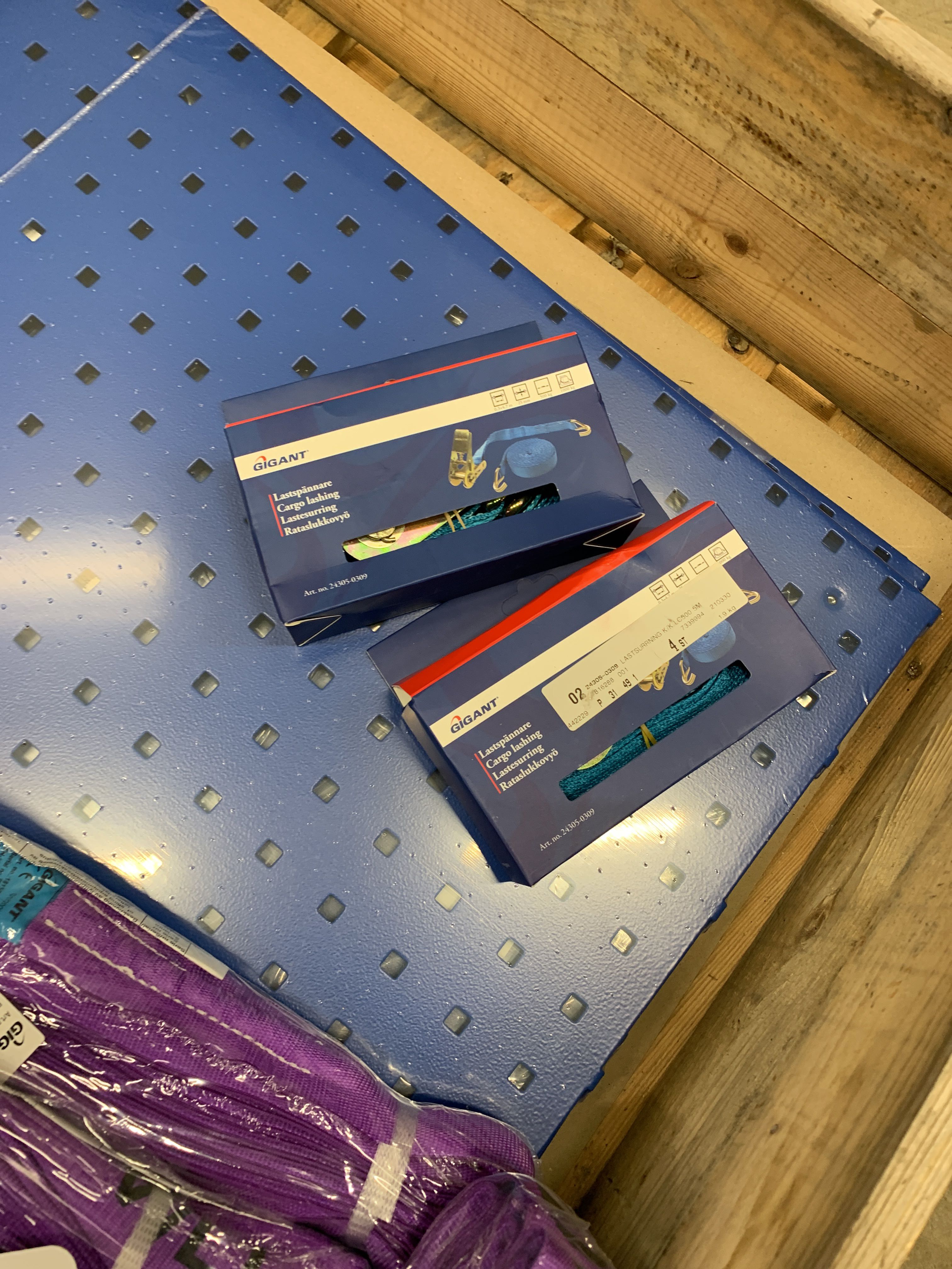 Tool board, straps & coffee thermoses - PS Auction - We value the ...