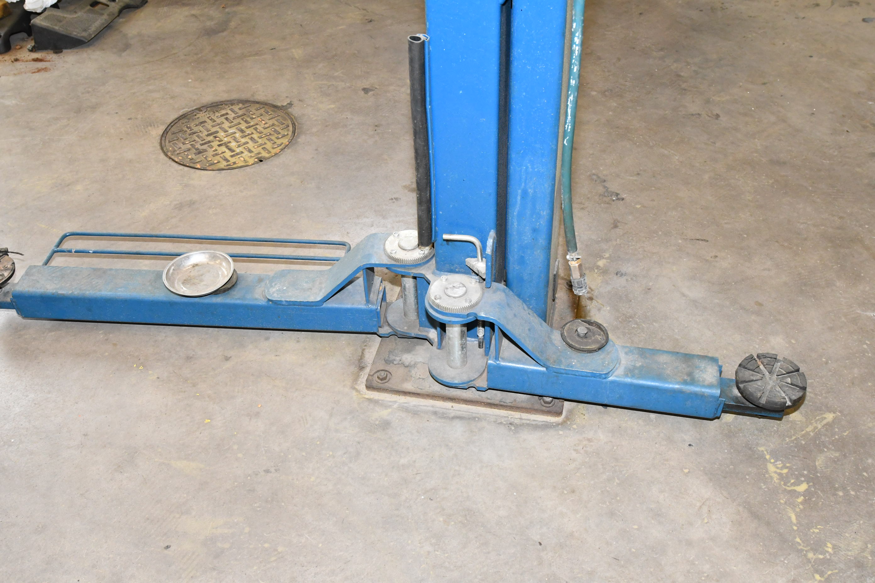 2-pillar lift NUSSBAUM #4 - PS Auction - We value the future - Largest ...