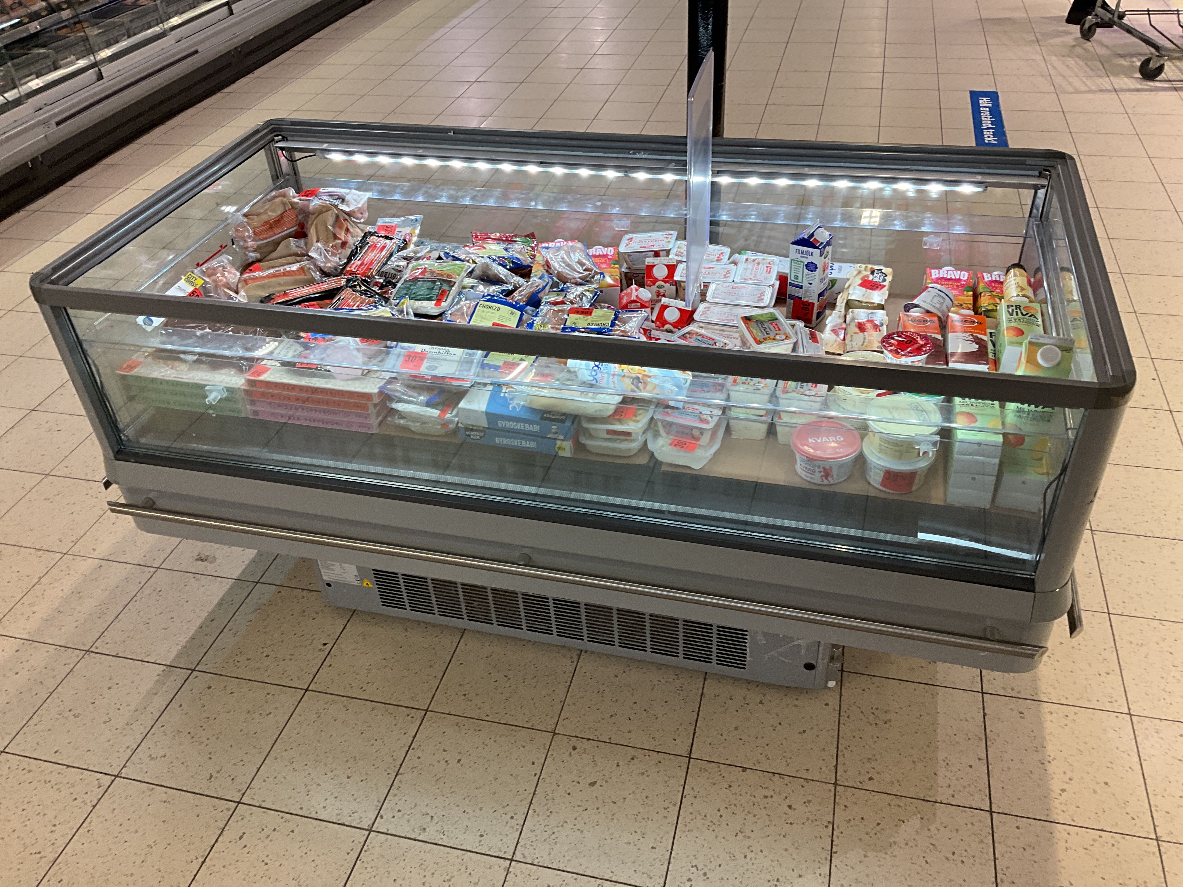 1 Arneg cooling gondola with its own compressor - PS Auction - We value ...