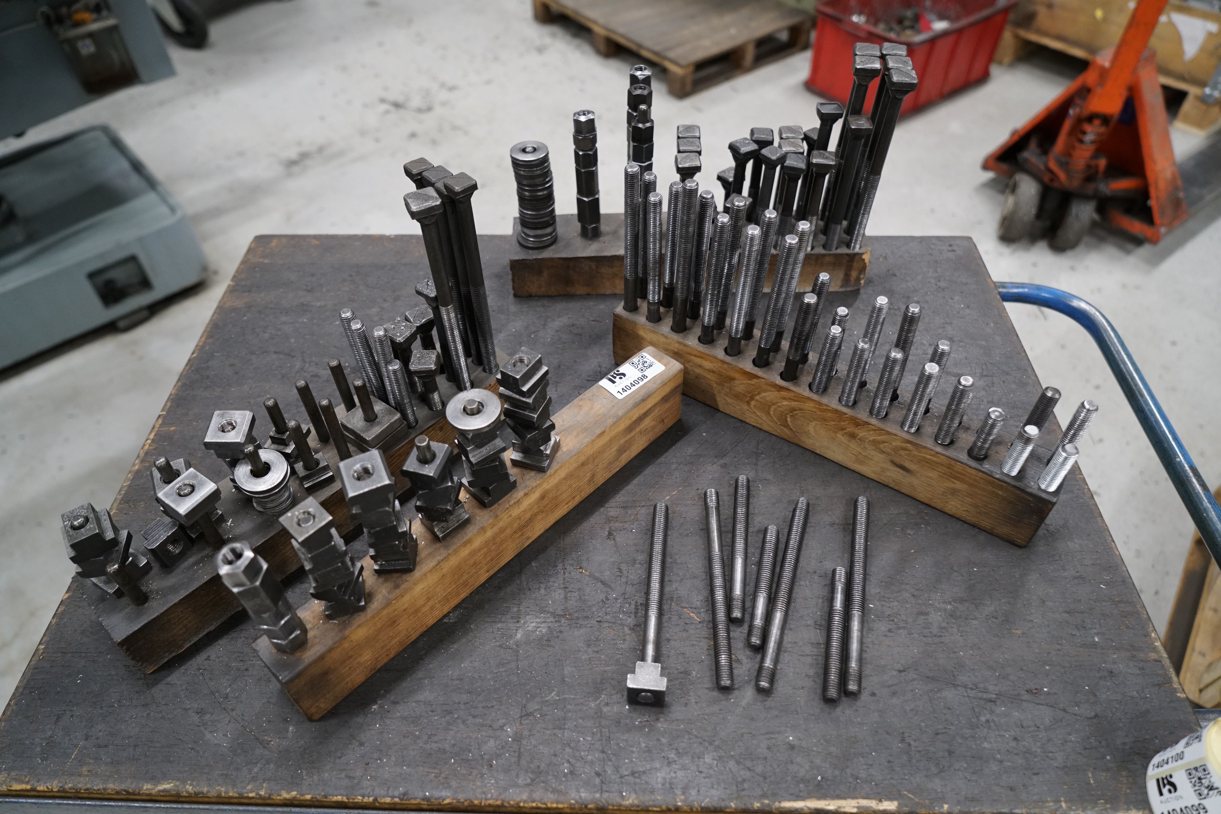 Clamping kit with T-bolts, nuts and blocks - PS Auction - We value the ...
